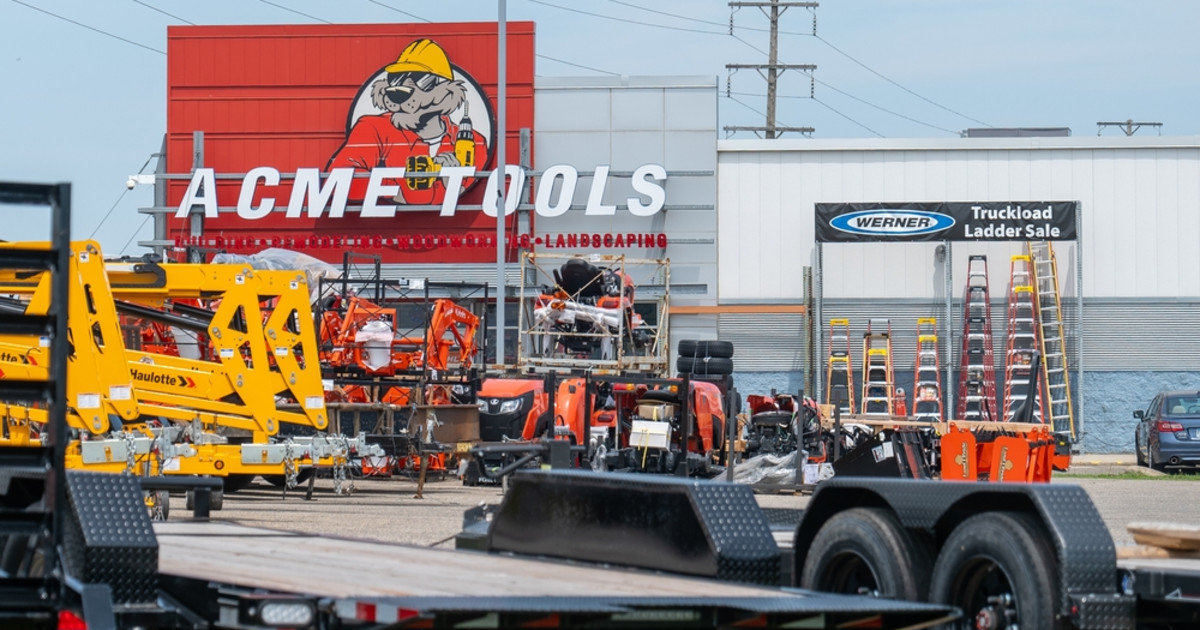 Lawn Influencer Improves Shrubs Using Stihl Tools - Dengarden