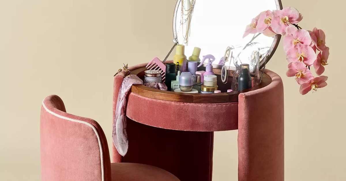 This DIY Version of an Urban Outfitter's Vanity Is So Cute - Dengarden