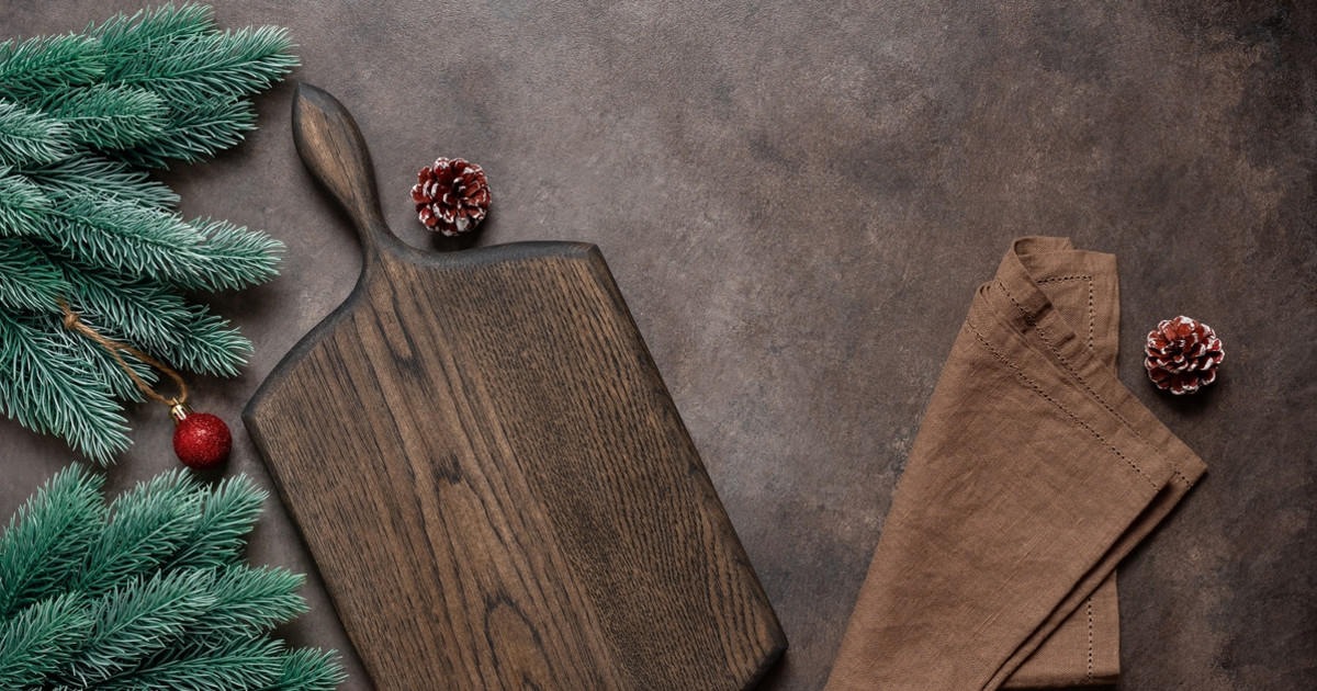 This Holiday Craft Using Hobby Lobby Cutting Boards Is Genius - Dengarden