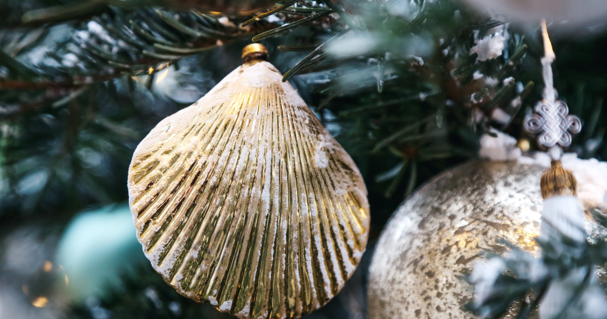 What Is Coastal Christmas? How to Work the Trend in Your Home - Dengarden