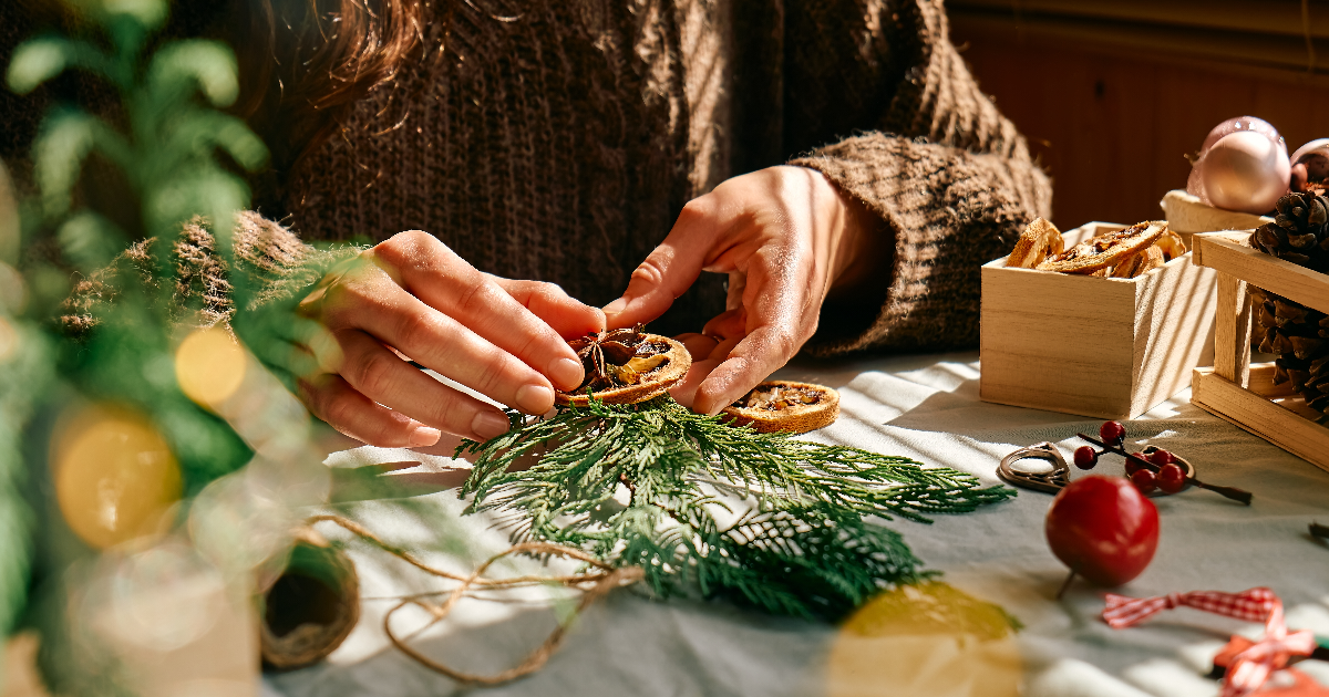 An Easy Holiday DIY Using Winter Florals Has TikTok Buzzing - Dengarden