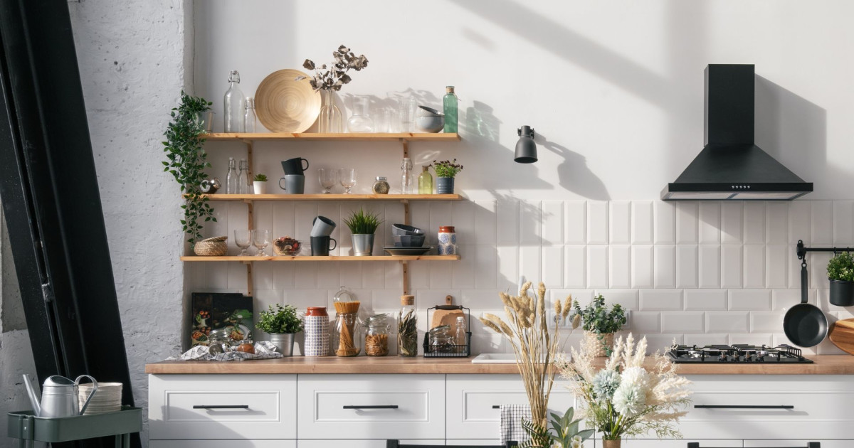 Woman's DIY Wall Rack Instantly Transforms Her Kitchen Into a Showplace ...