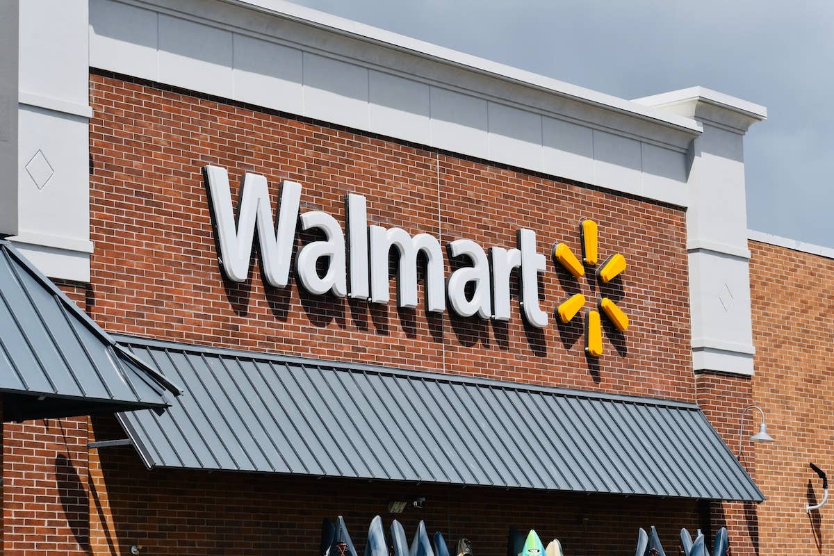 Is Walmart Open on Memorial Day? 2025 Holiday Hours - Dengarden