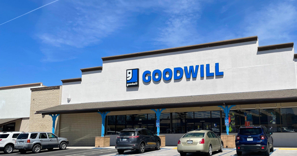 Is Goodwill Open on Memorial Day? 2025 Holiday Hours - Dengarden