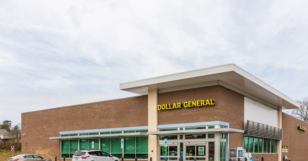 Is Dollar General Open on Memorial Day? 2025 Holiday Hours - Dengarden