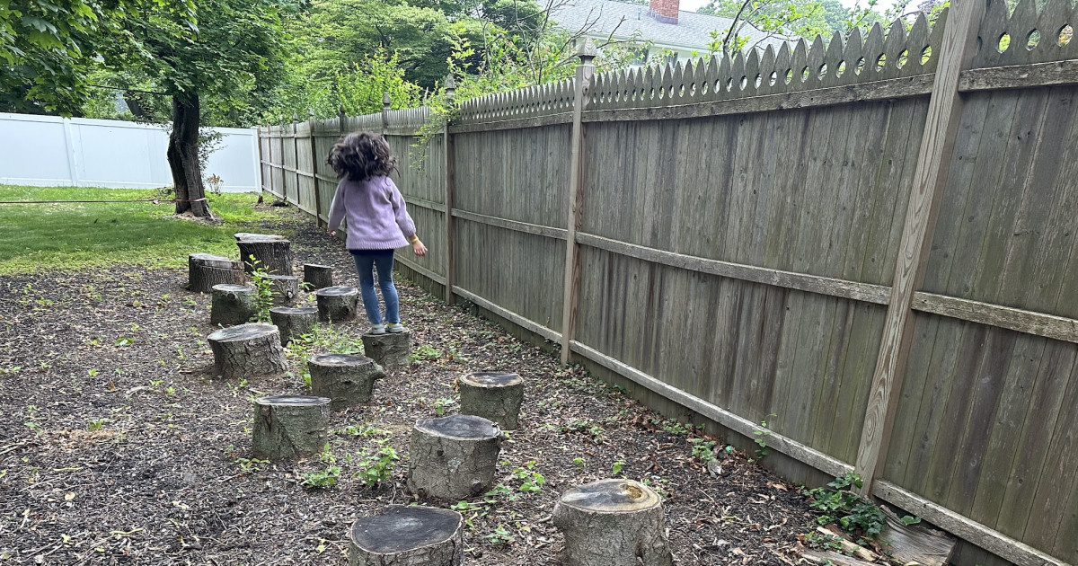 How to Build a Tree Stump Playground - Dengarden