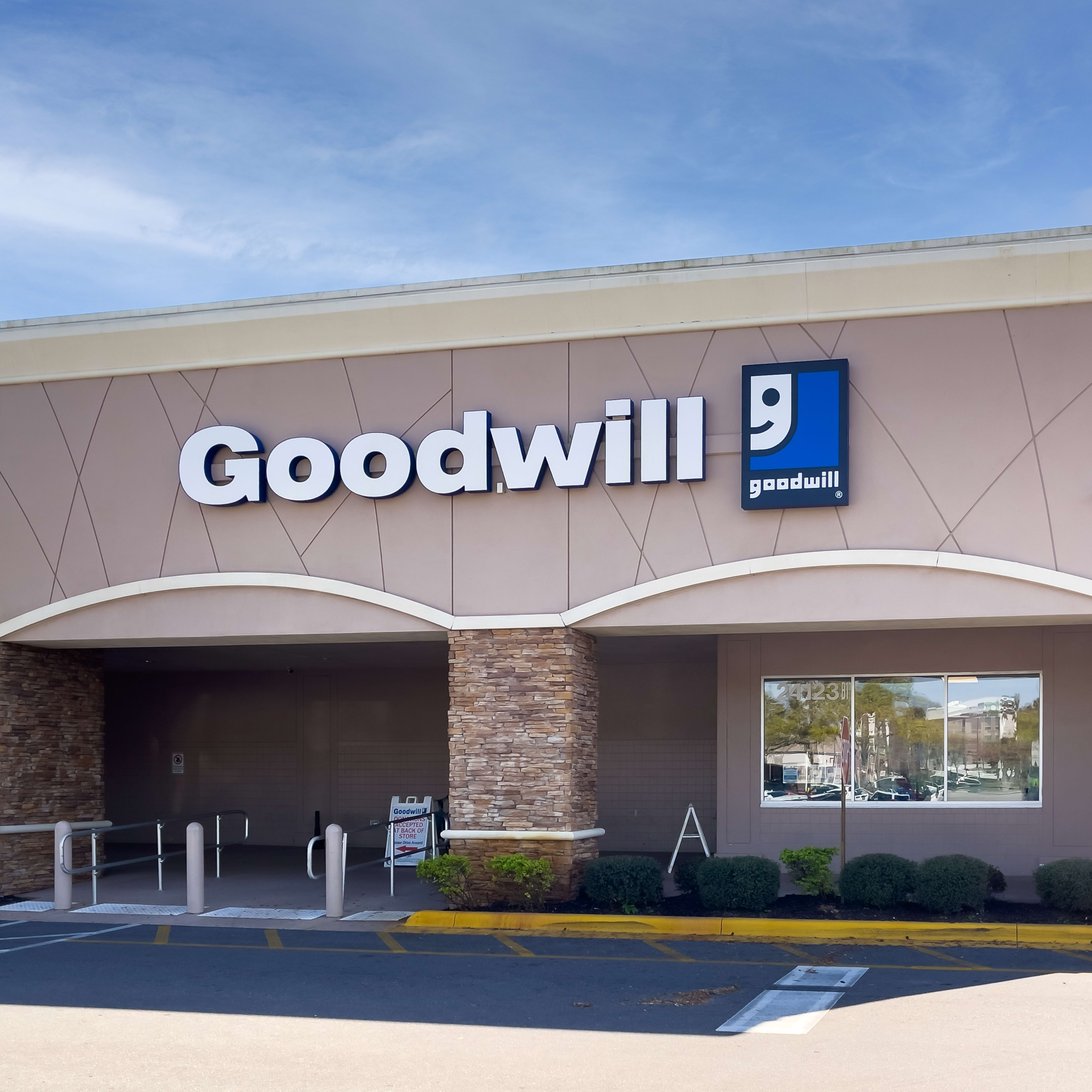 Woman Flips Goodwill Lamp Into Anthropologie Lookalike - Dengarden