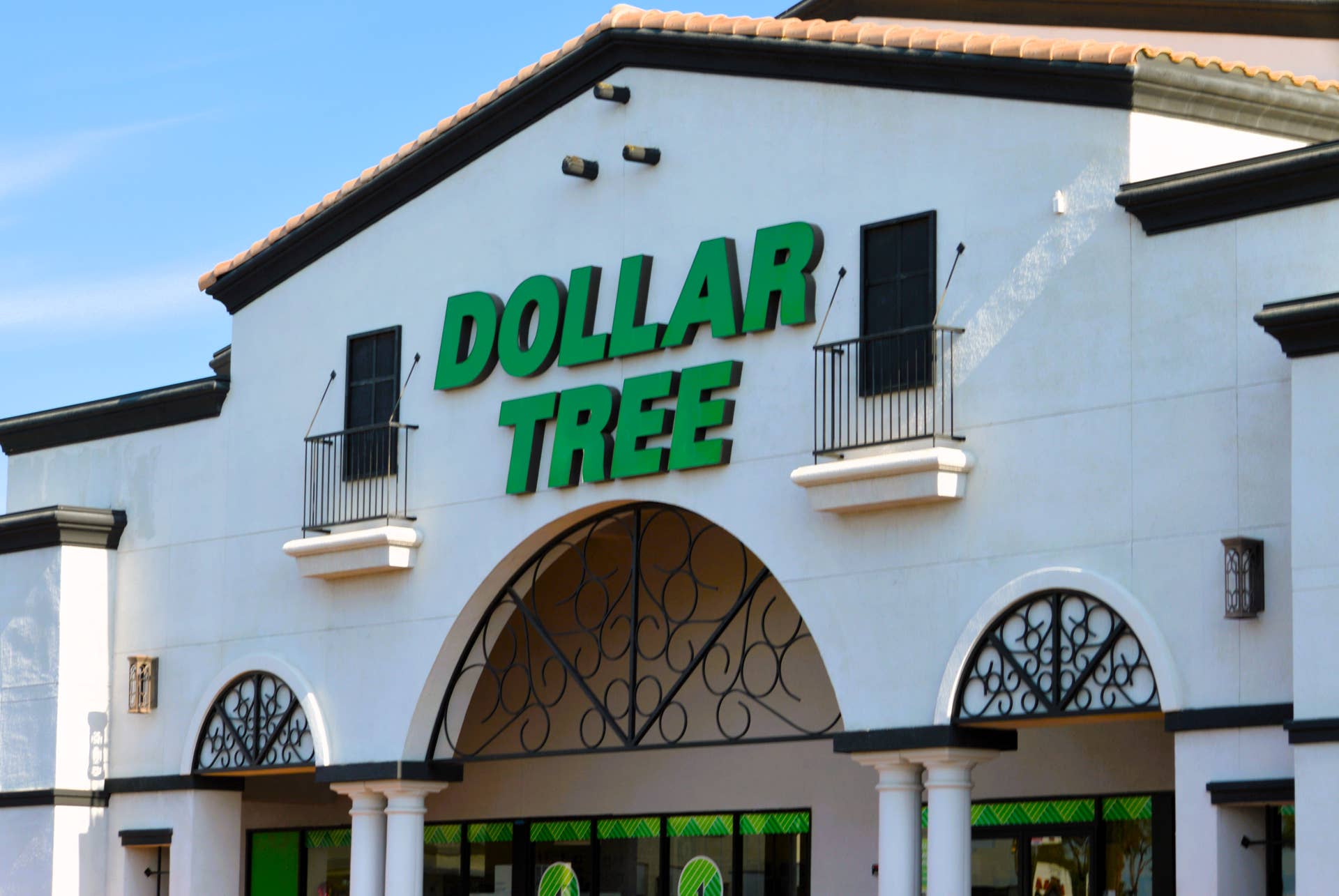 Dollar Tree's $5 Solar Lanterns are a 'Total Vibe' In Any Yard - Dengarden