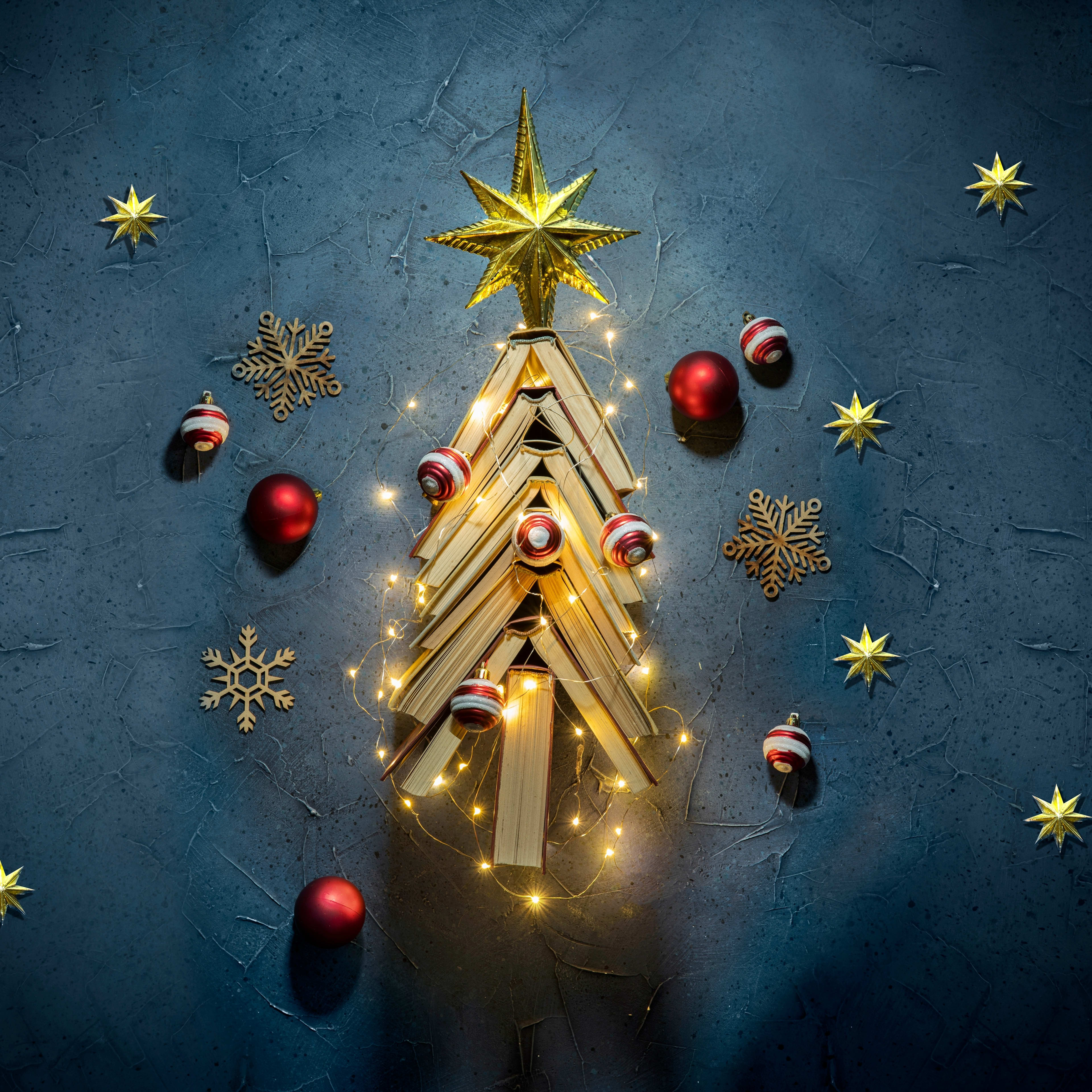 Create Stained Glass Gingerbread Windows Using Jolly Ranchers - Dengarden