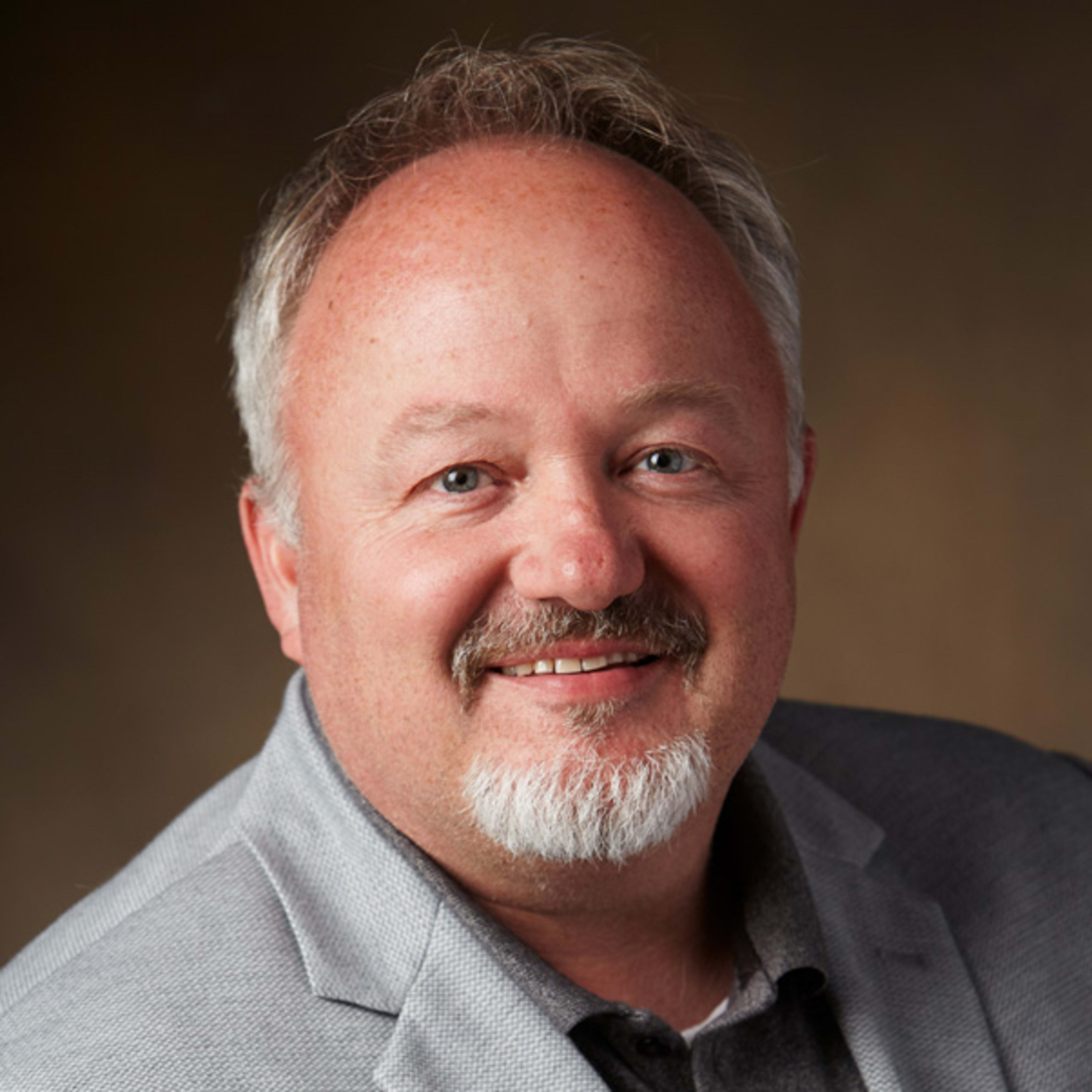 A Simple Winter Hack That Keeps Wet Snow Off Your Shovel - Dengarden