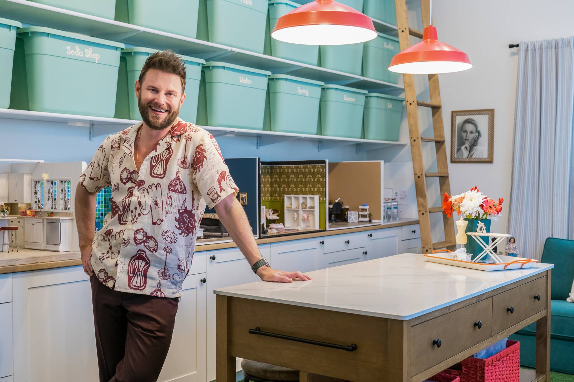 'Stranger Things' Production Designer Gives Tour of Two of the Show's ...