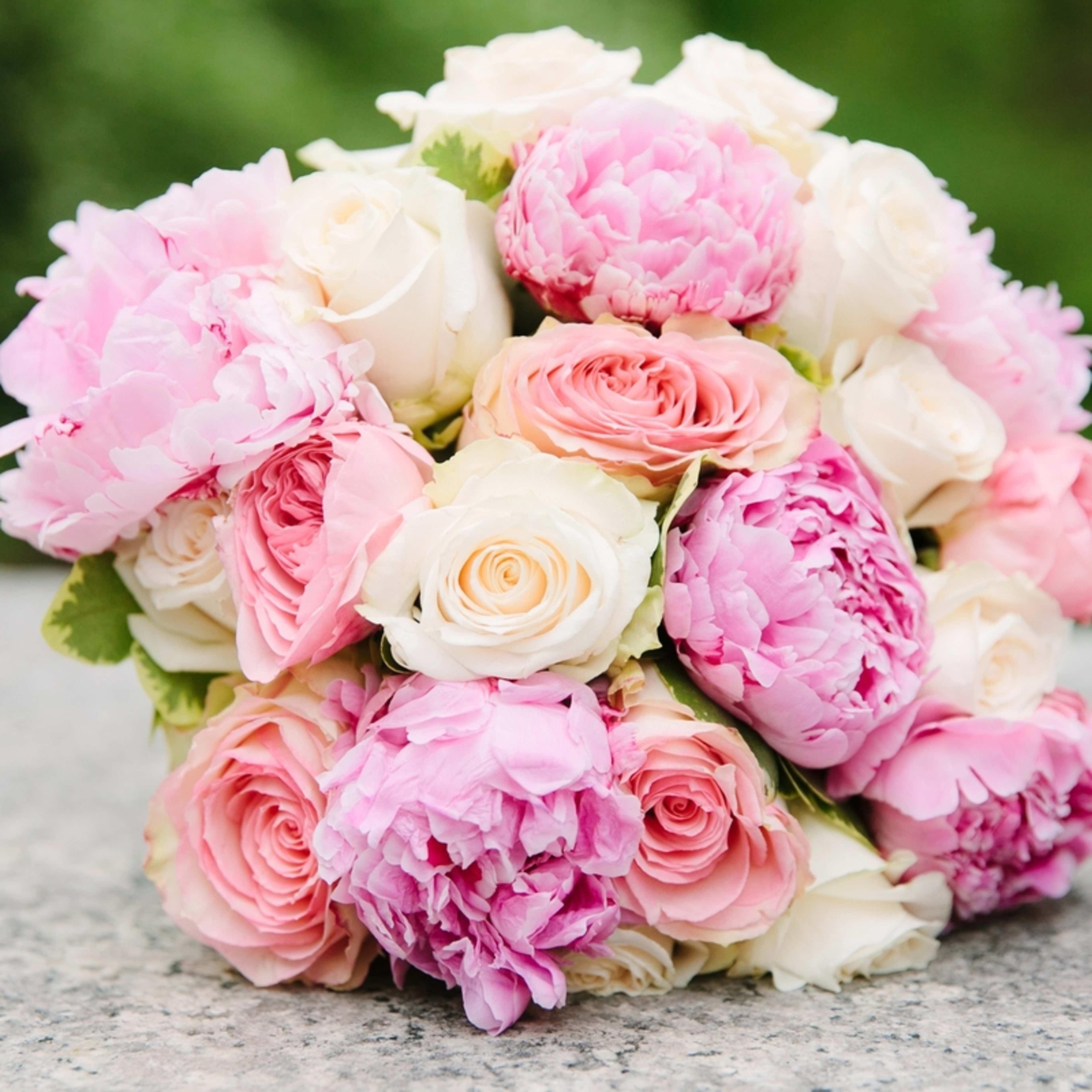 Valentine's Day Wedding Trends and the Flower Making a Comeback - Dengarden
