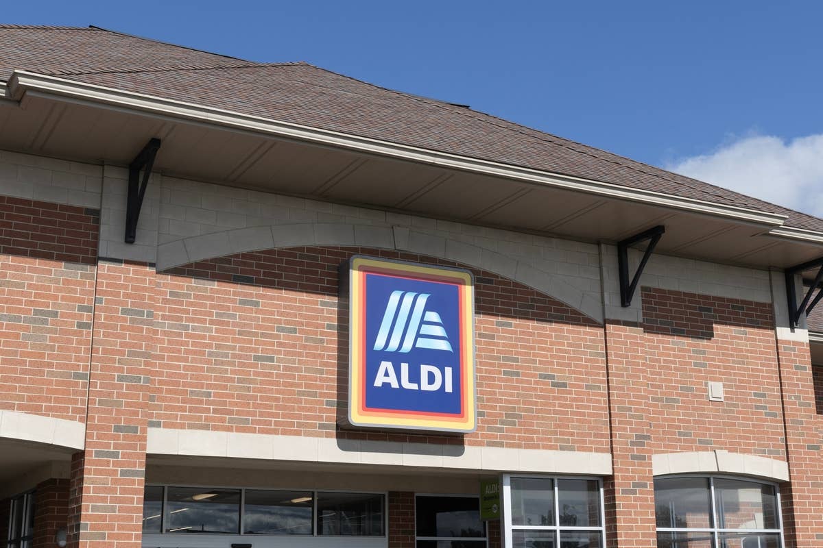 ALDI's Cute New Seasonal 'Skiers' Sheet Set Is Giving Pottery Barn Vibes
