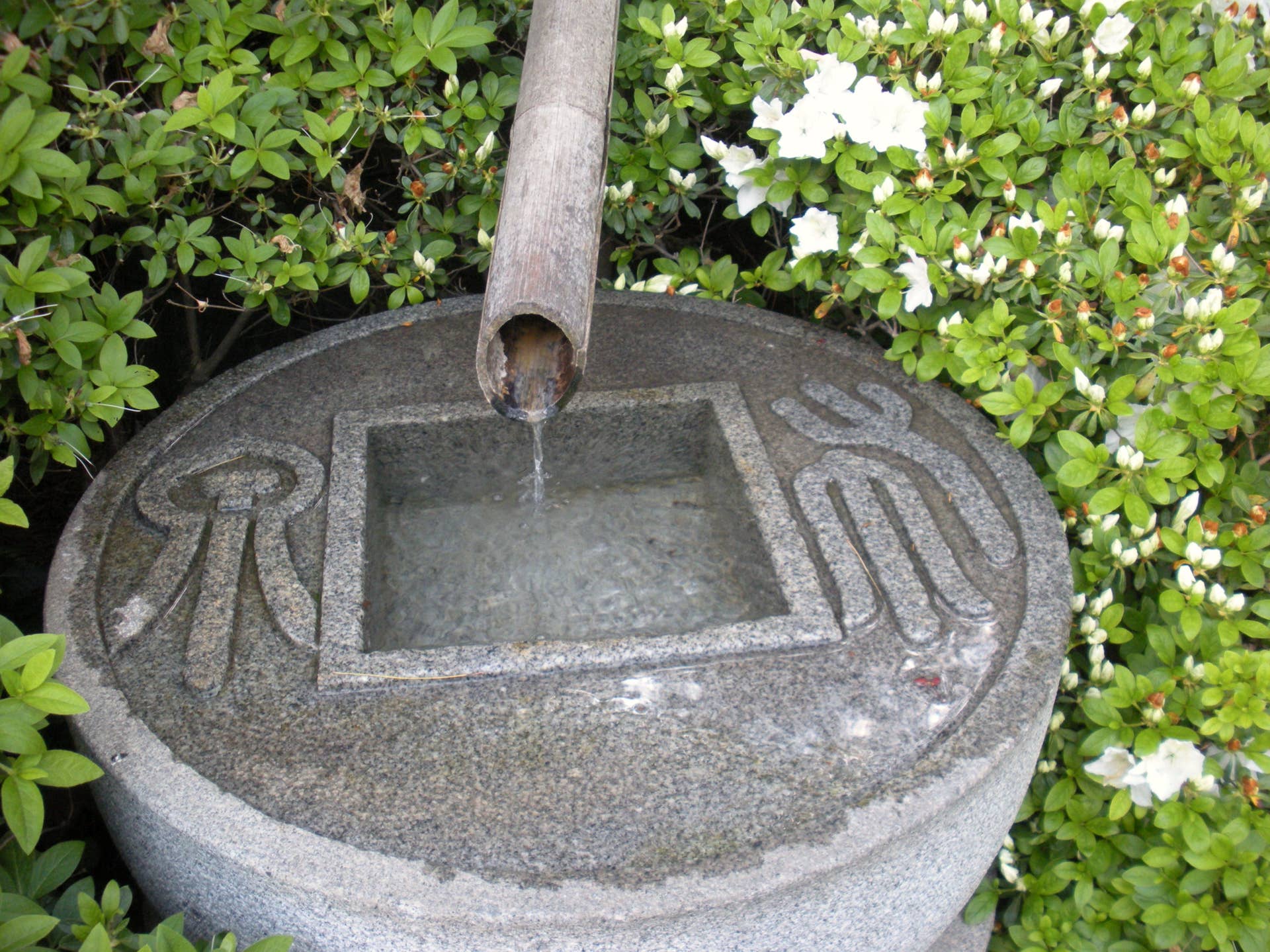Fountains in Japanese Gardens: Meaning & Symbolism of Water - Dengarden