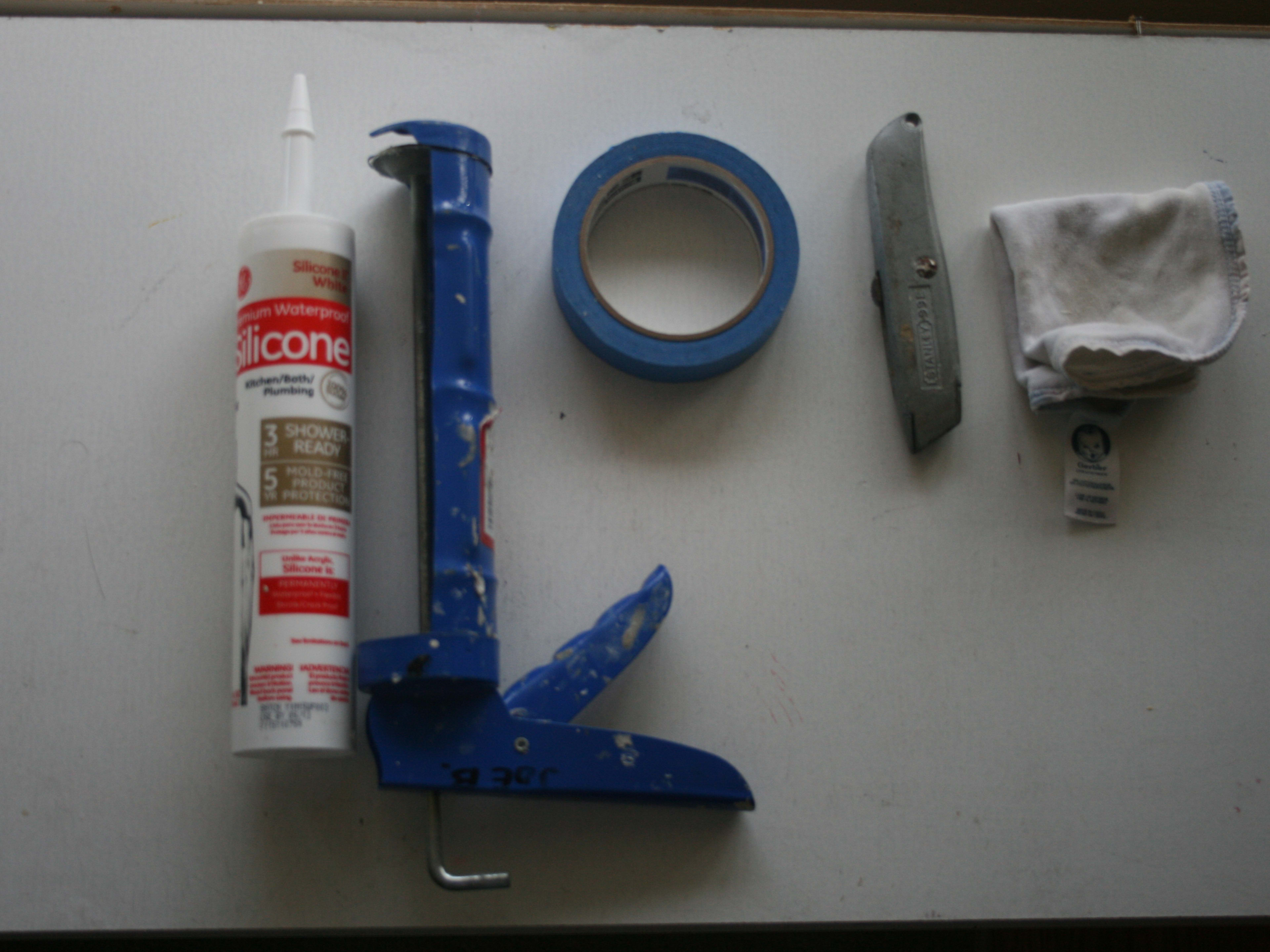 A Beginner’s Guide to Caulking a Bathtub - Dengarden