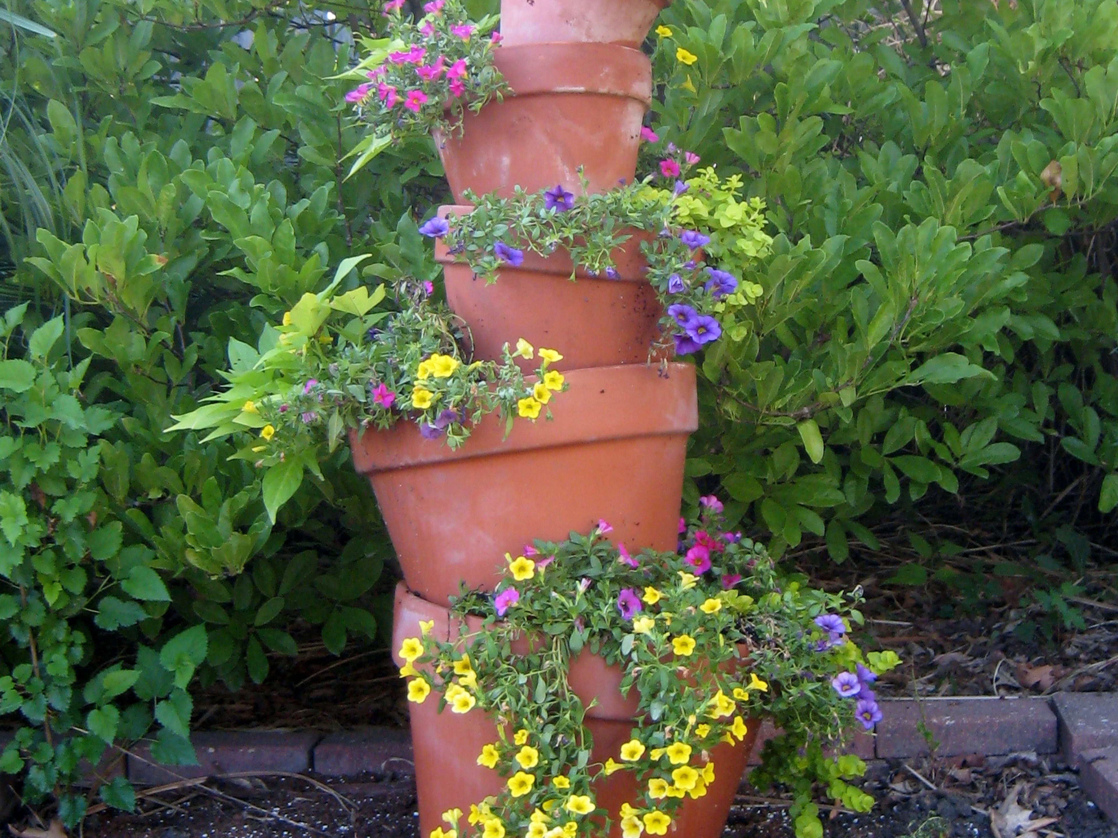 How to Make a Crooked Terra Cotta Pot Flower Tower With Annuals - Dengarden