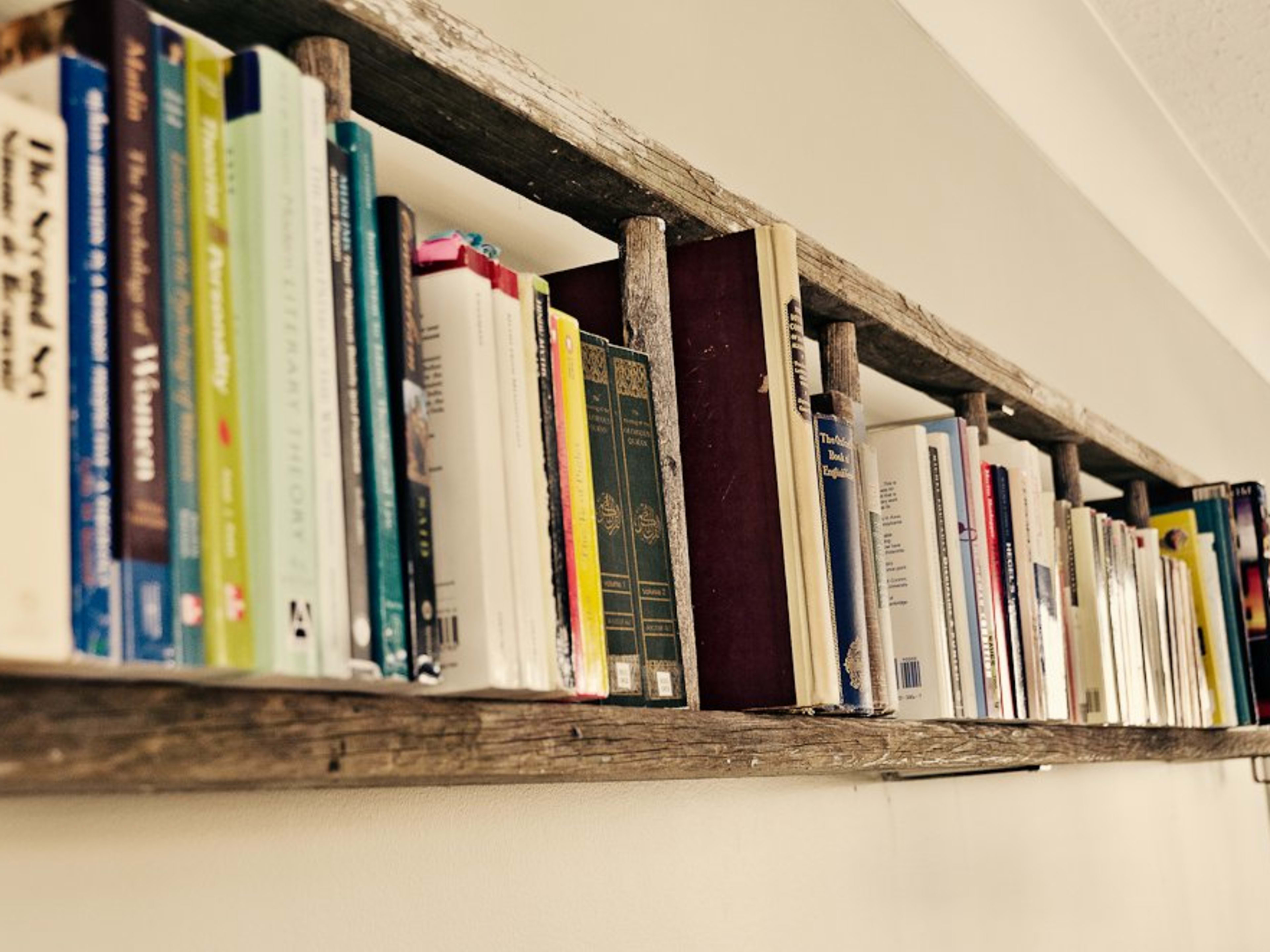 Cool Bookshelf Ideas: DIY Bookshelves From Recycled Materials - Dengarden