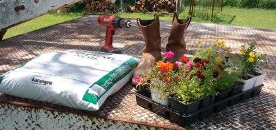 DIY Gardening: How to Make a Boot Planter - Dengarden