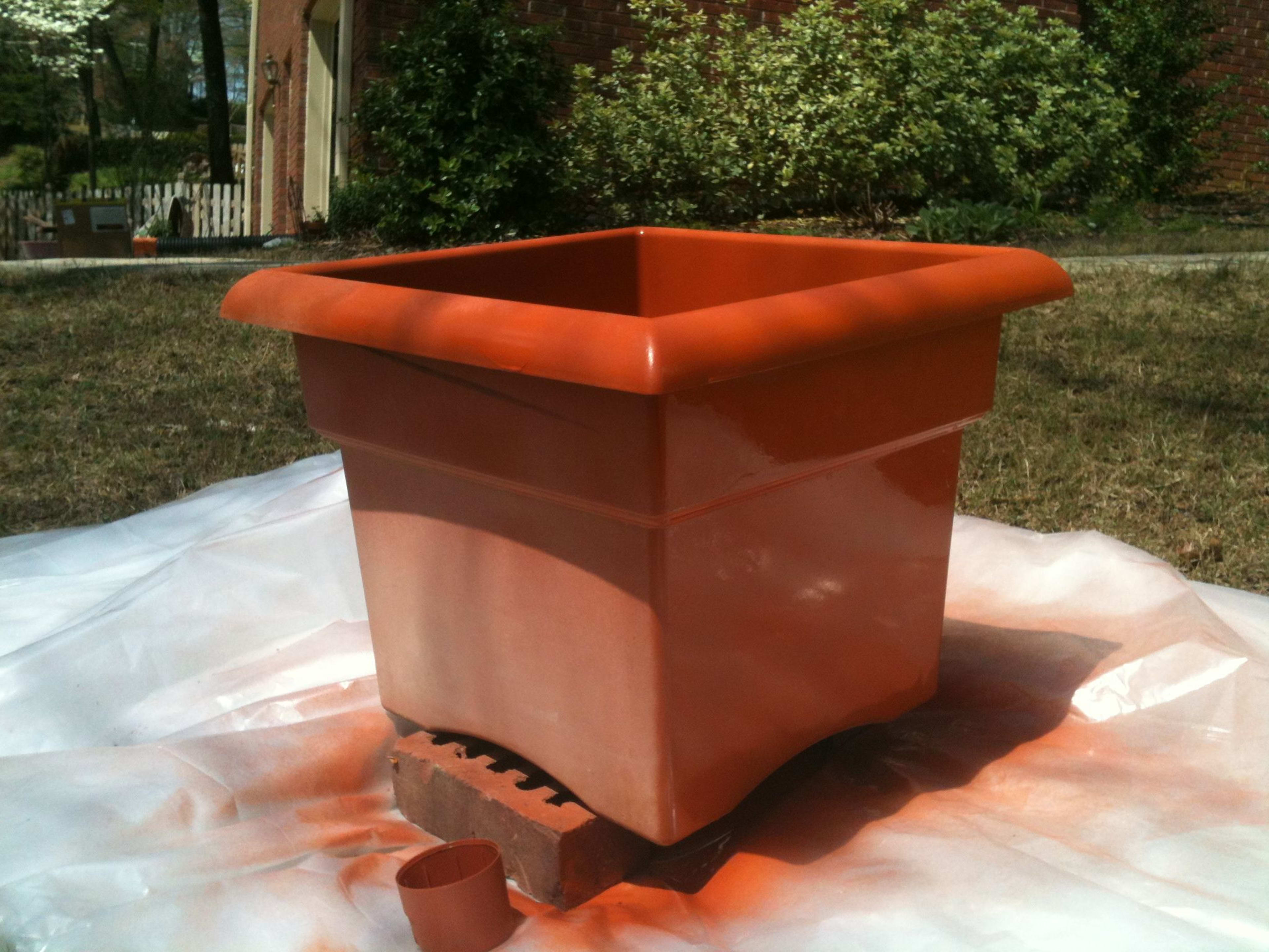 How to Rejuvenate Plastic Plant Pots? With Paint!