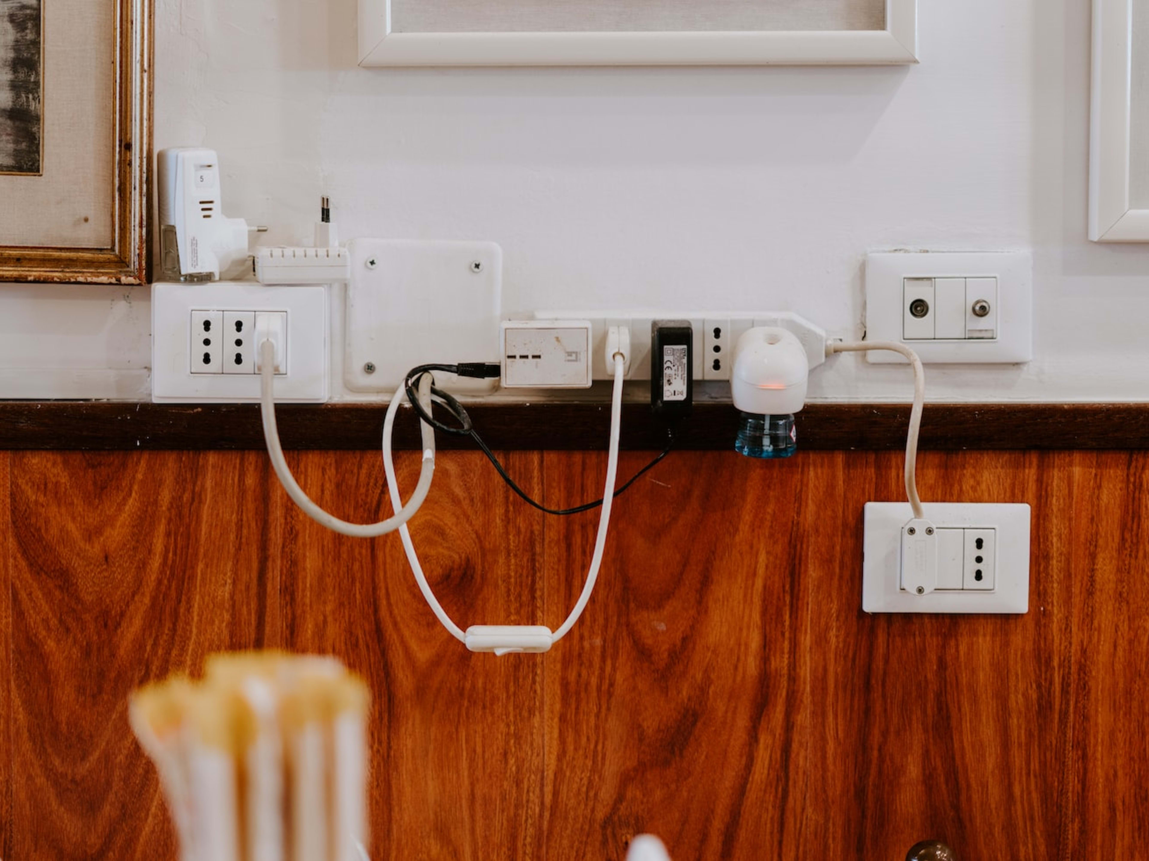 Connecting Stranded Wire to an Outlet - Dengarden