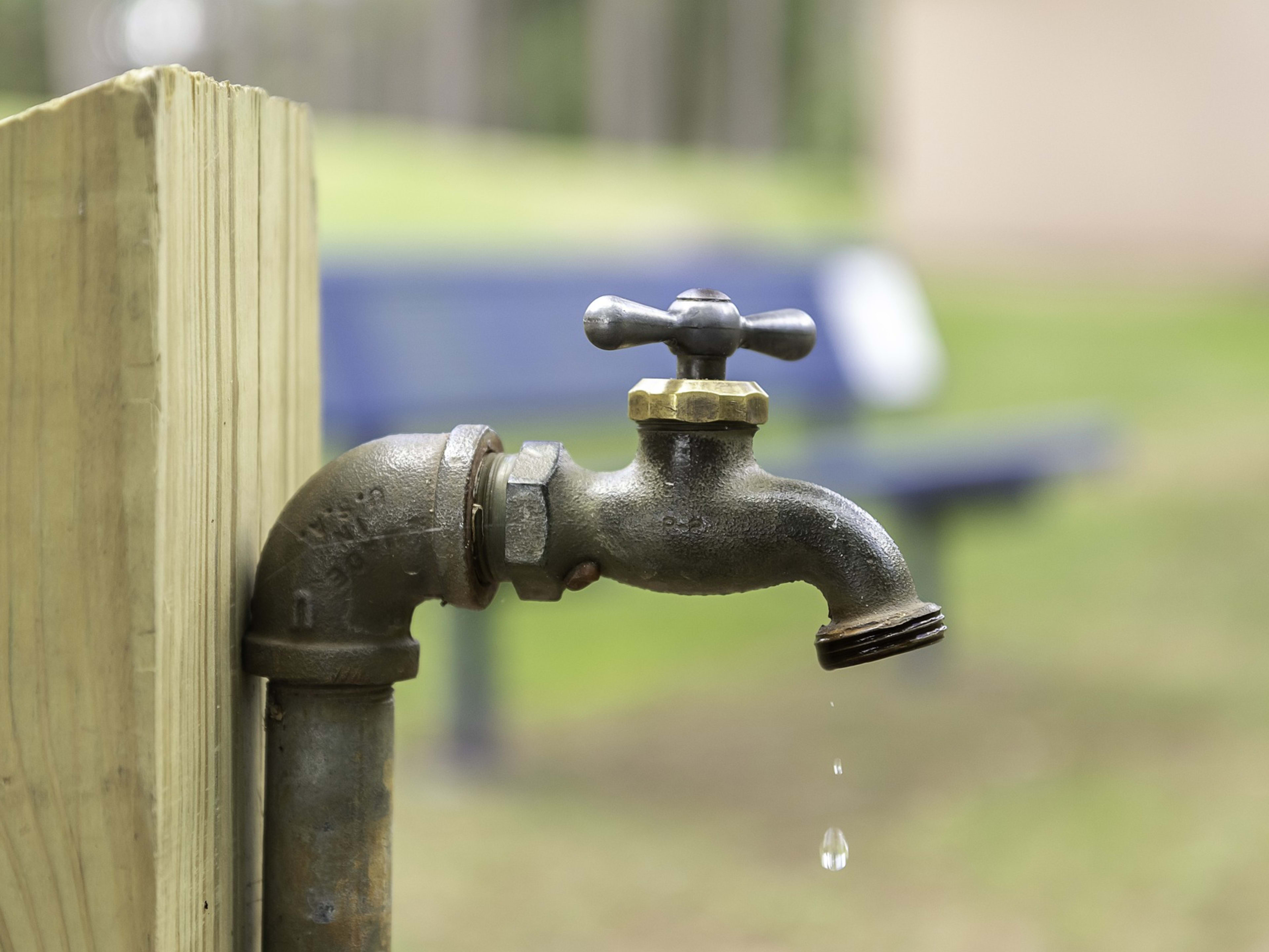 How to Replace a Leaky Outdoor Faucet or Water Spigot - Dengarden