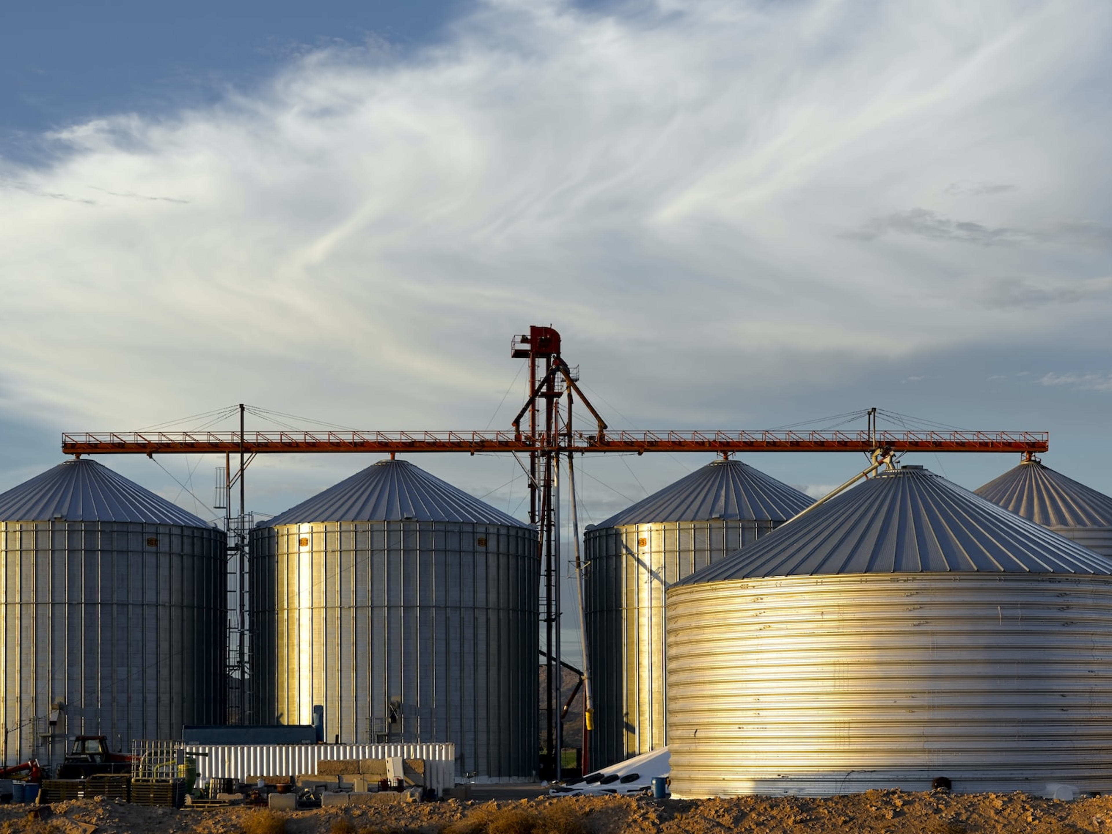 Grain Bin Jacks: What They Are and How to Use Them - Dengarden