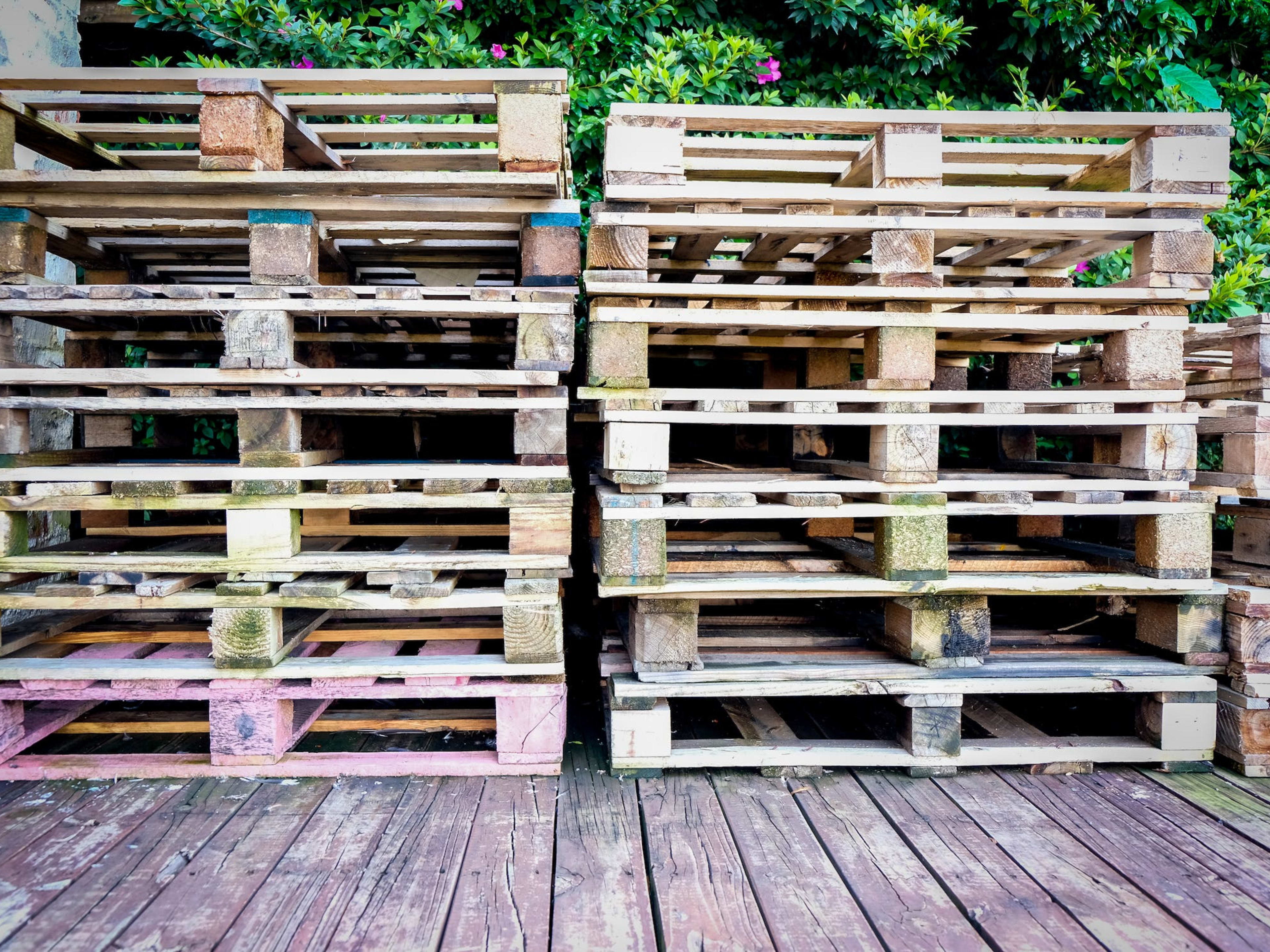 How to Build a Pallet Deck or Patio on a Budget - Dengarden