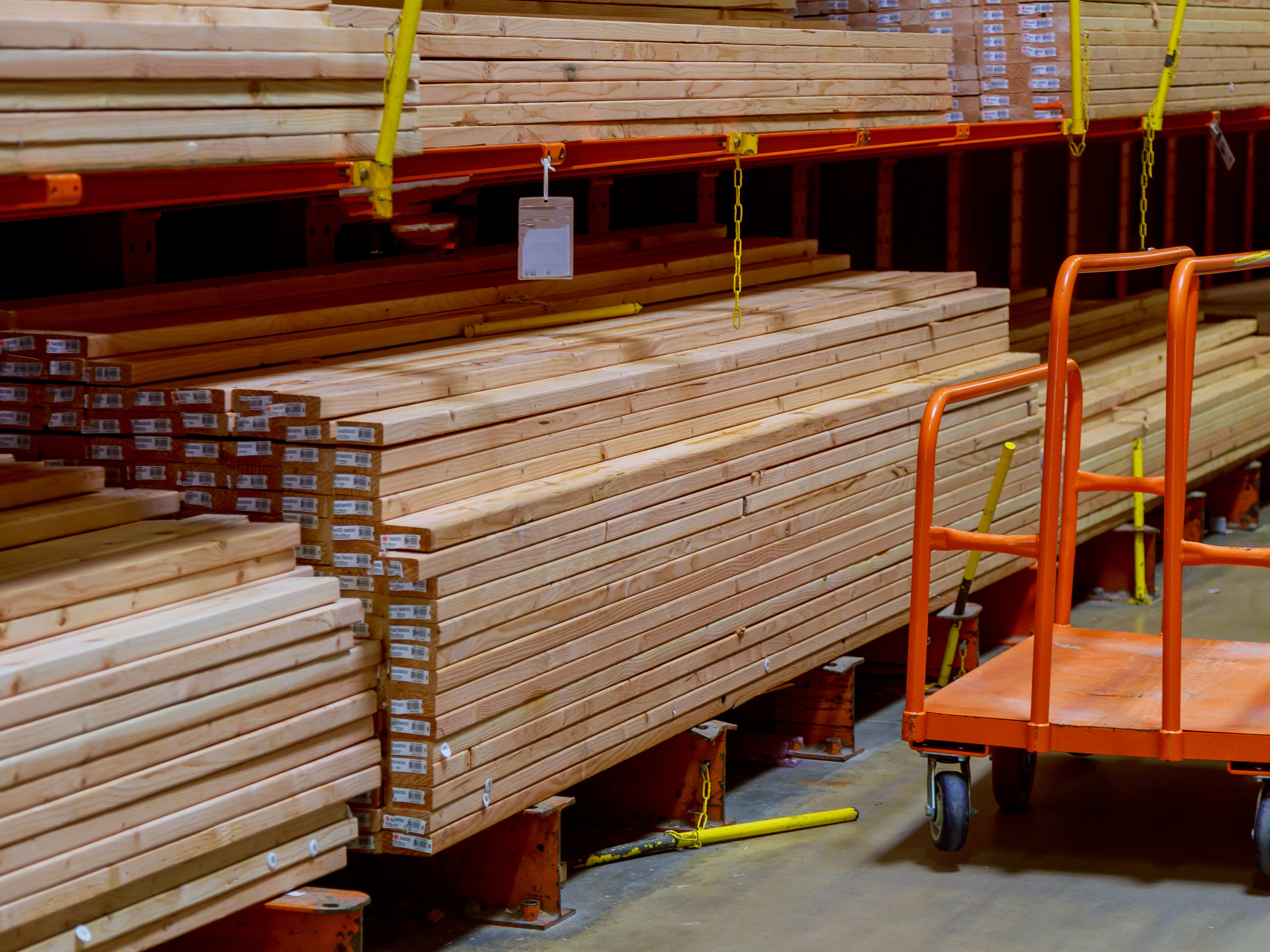 Tricks for Avoiding Buying 'Bad Lumber' Can Save People a Ton of Cash ...