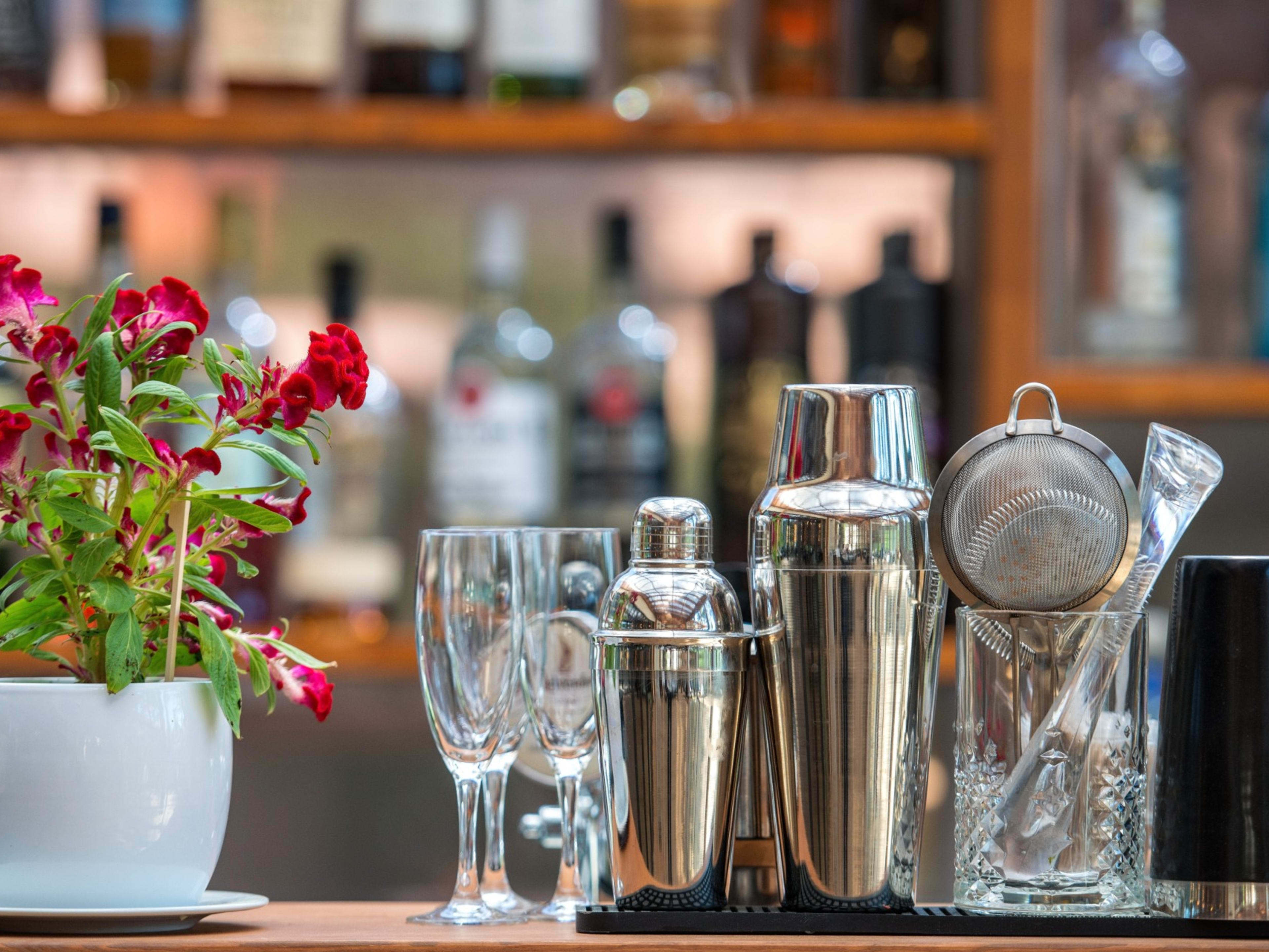 Woman Transforms Dining Room Into a Bar and the Result Is Epic - Dengarden