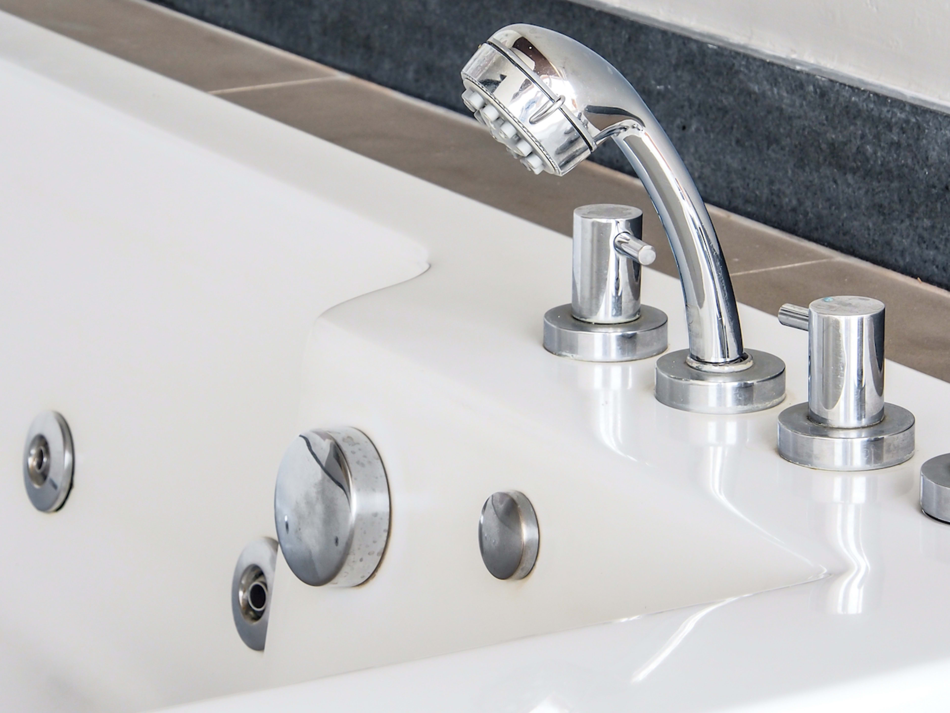 Video Shows Disturbing Truth of What's Hiding Inside Bathtub Jets ...