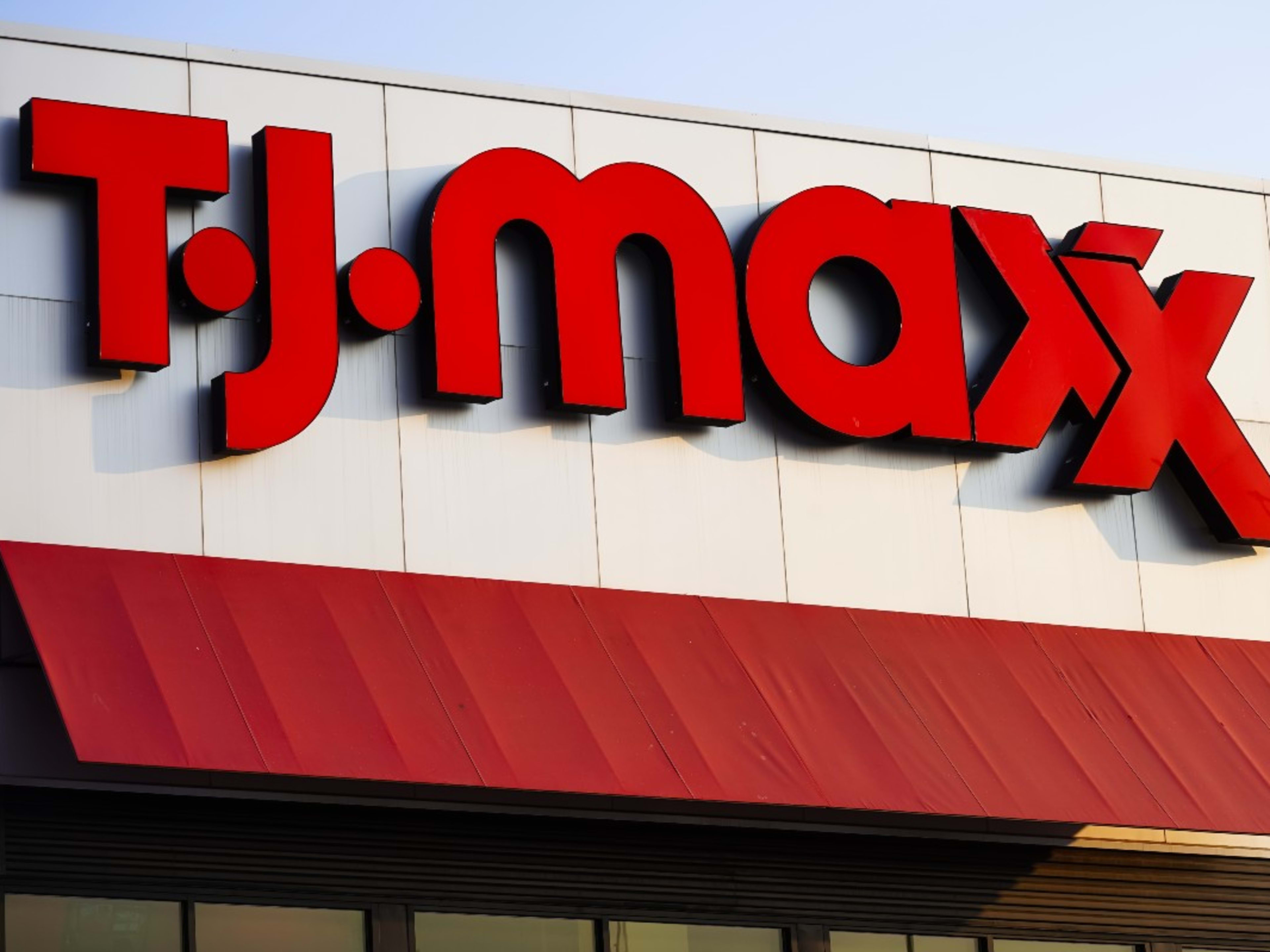 Join the Fruit Decor Trend With This Adorable Throw Pillow - Dengarden