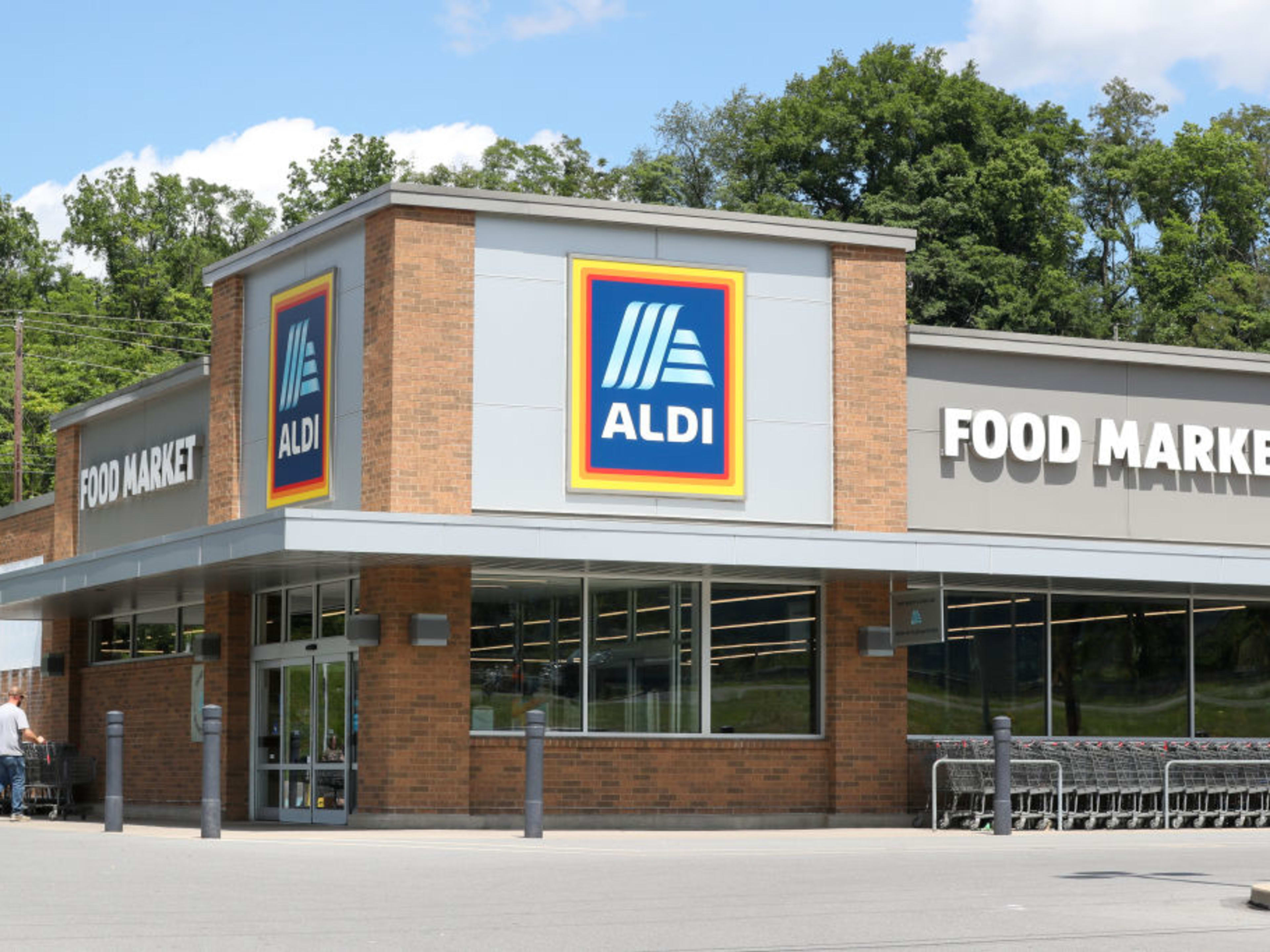 Aldi Has A New Potting Bench For All Your Gardening Needs