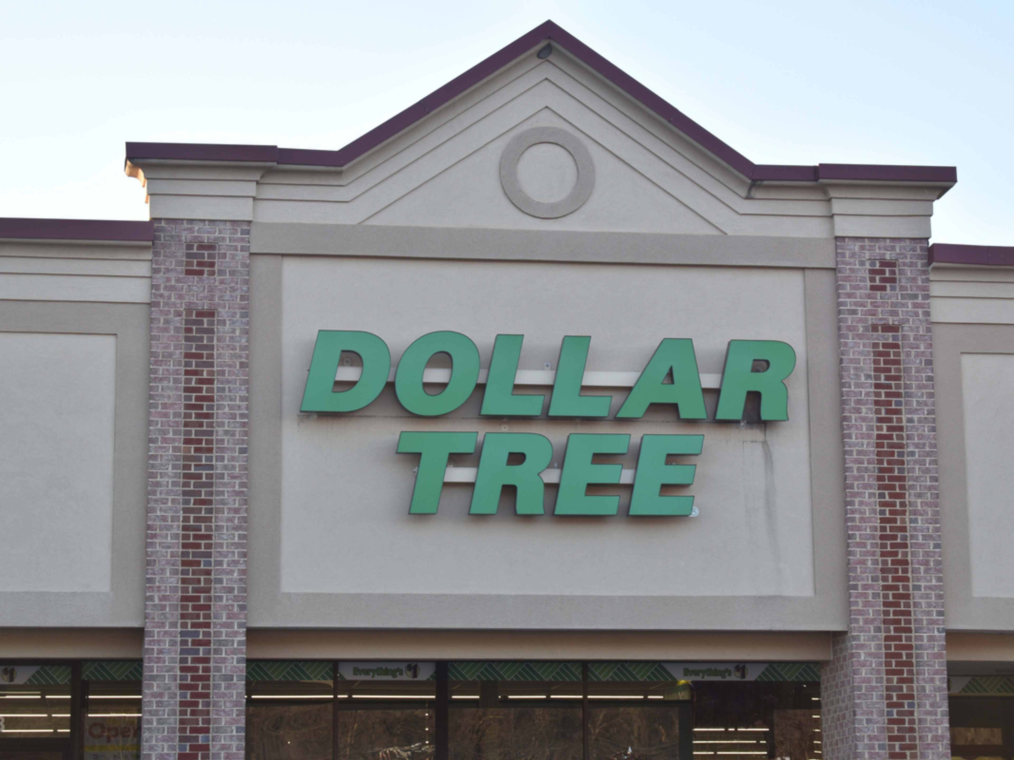 DIYer Turns a Dollar Tree Planter Into the Cutest Valentine’s Day Decor ...