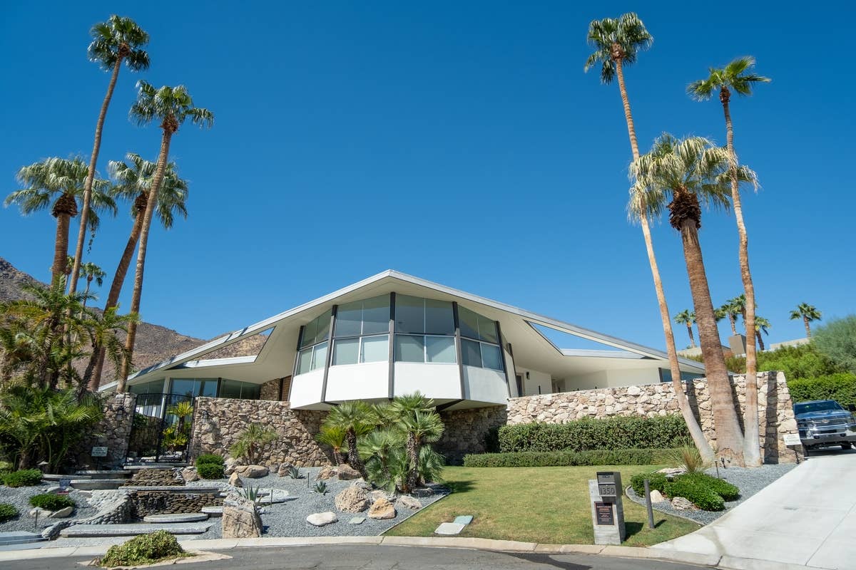 Gorgeous Mid-Century House Once Lived in by Elvis Presley Is up for ...