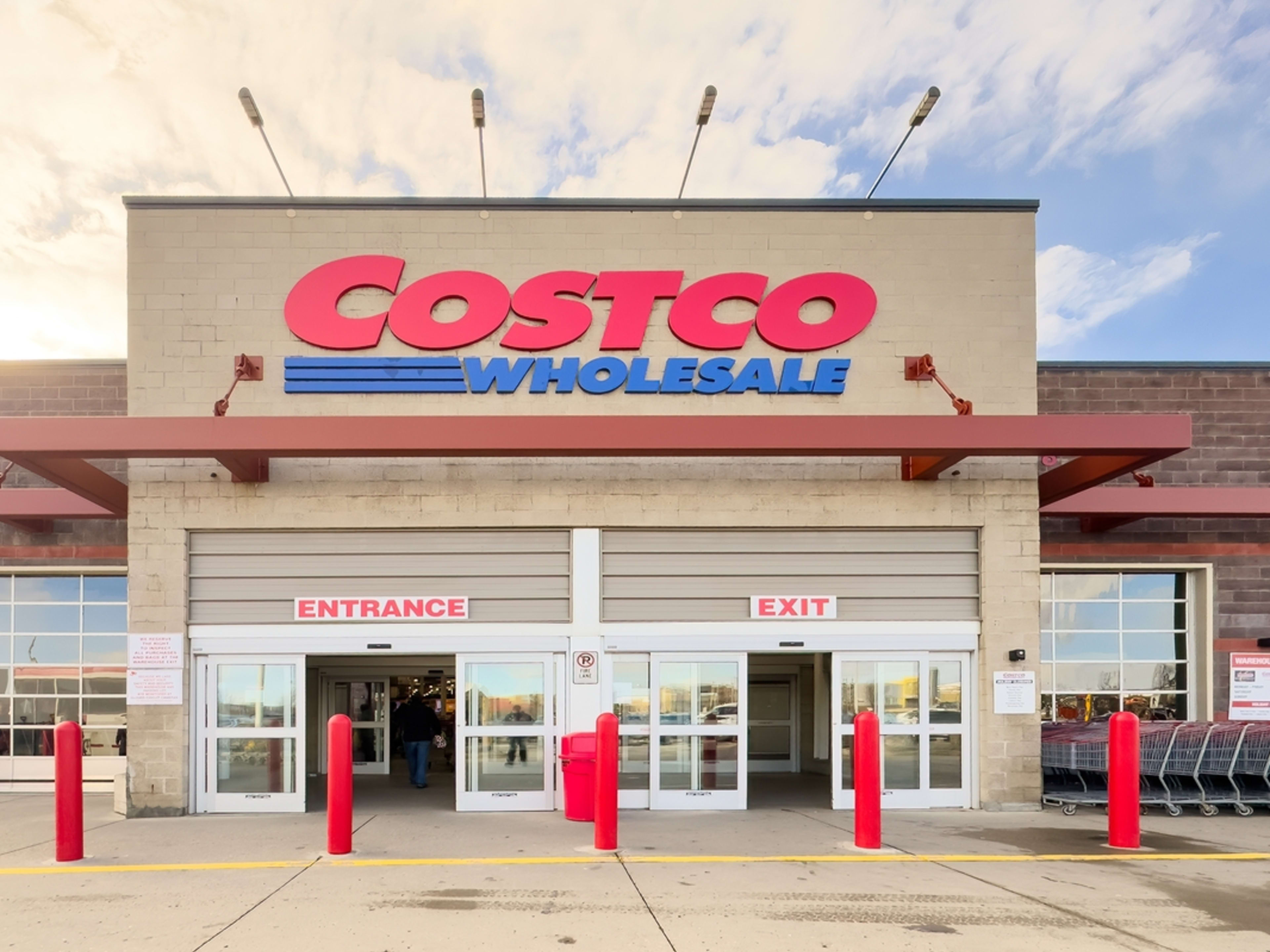 This Popular Outdoor Sofa Is $500 Off at Costco This Month - Dengarden