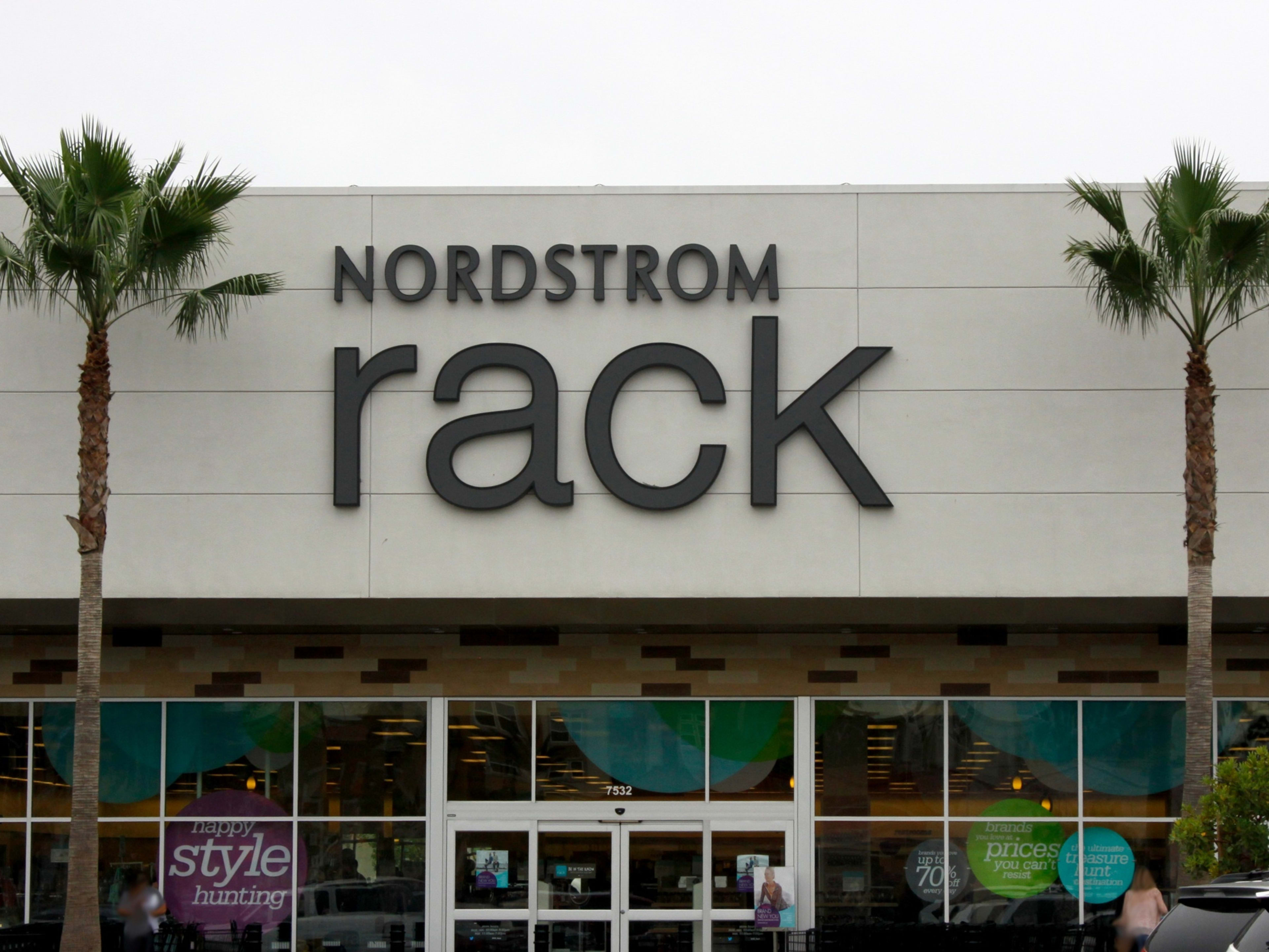 This Cozy Barefoot Dreams Blanket Is Majorly Discounted - Dengarden