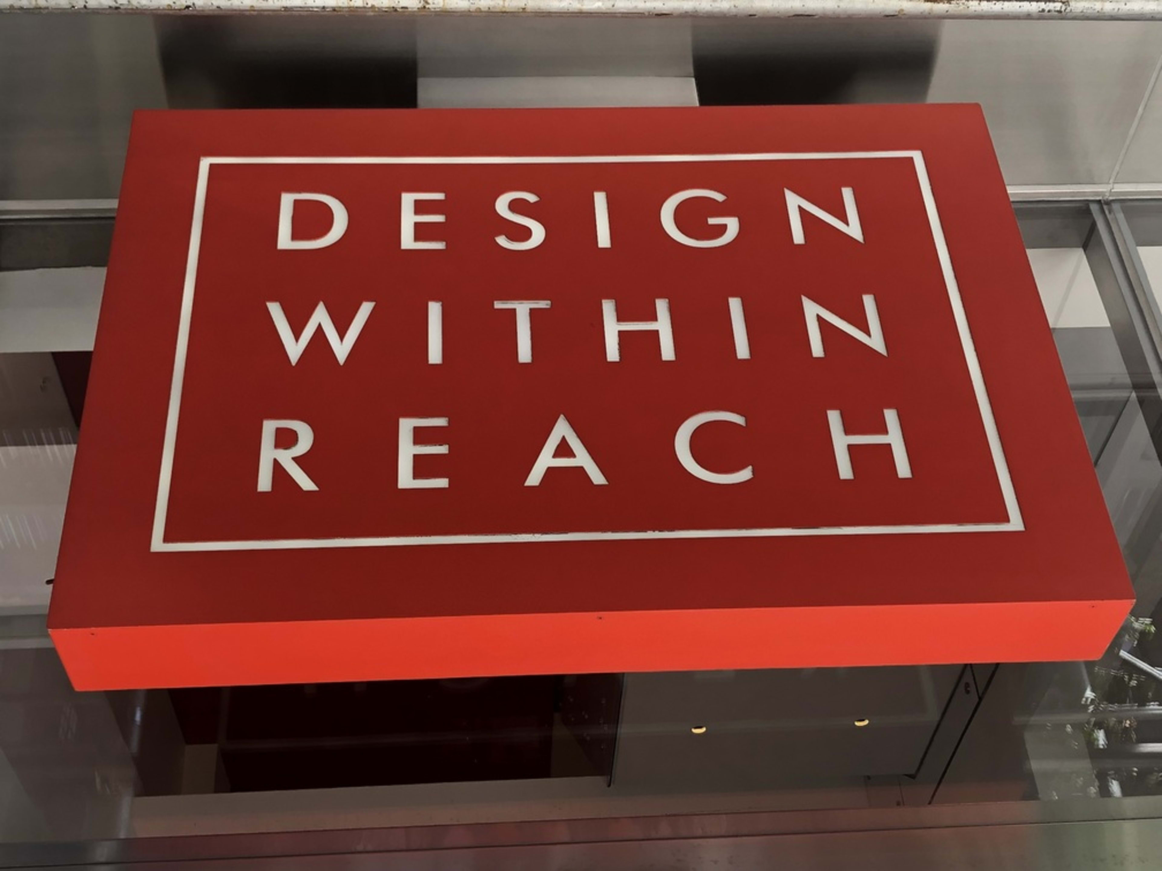 This Bar Stool From Design Within Reach Is a Wet Bar Essential - Dengarden