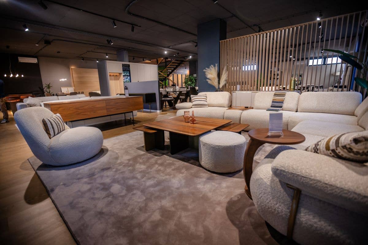 American Signature Furniture is Selling a Cozy Recliner - Dengarden