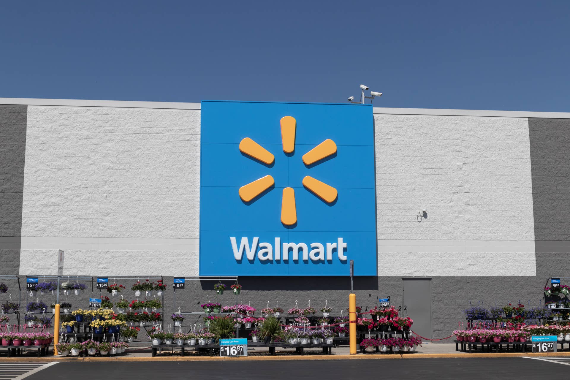 This Bench Shoppers 'Can't Believe' Is From Walmart Is On Sale Now ...
