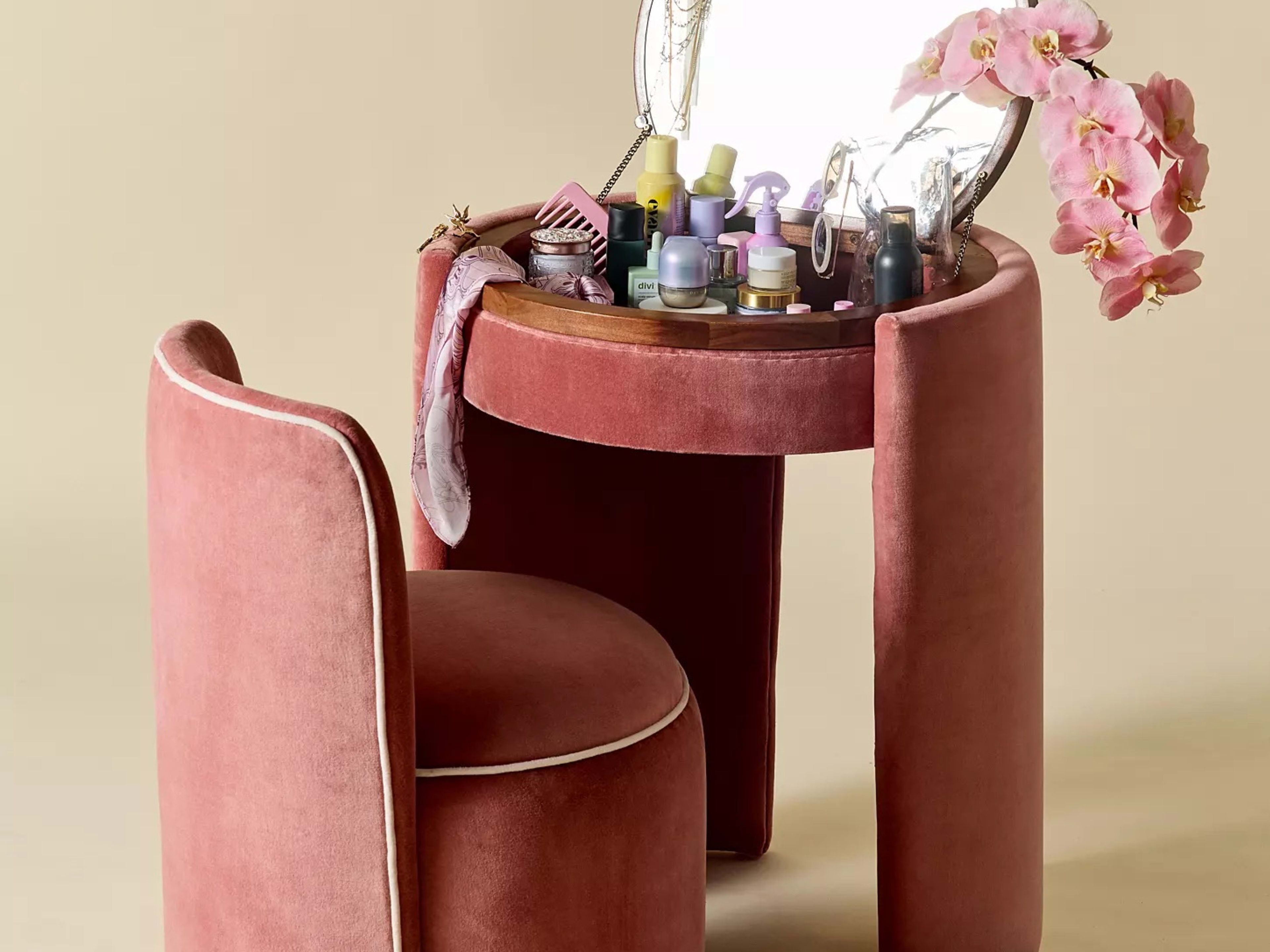 This DIY Version of an Urban Outfitter's Vanity Is So Cute - Dengarden