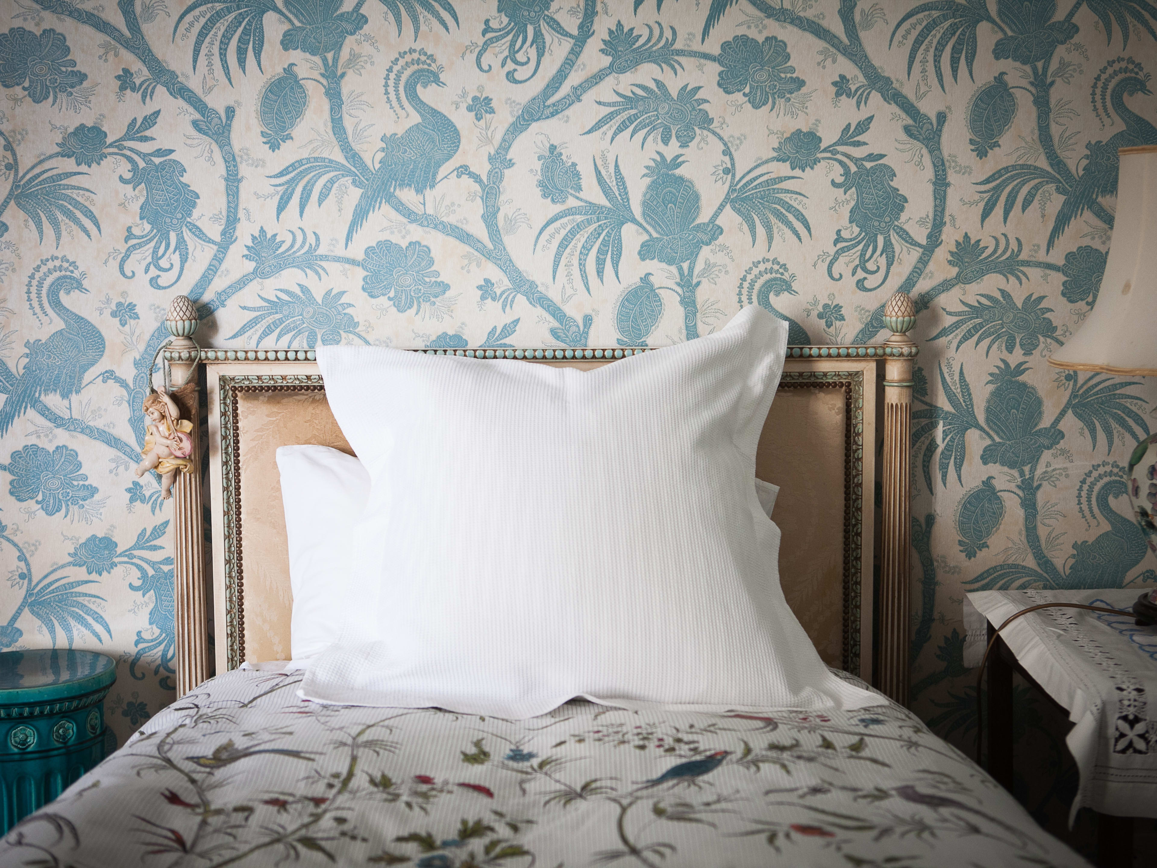 DIY Headboard Replicating a $3000 Version Is a Masterpiece - Dengarden