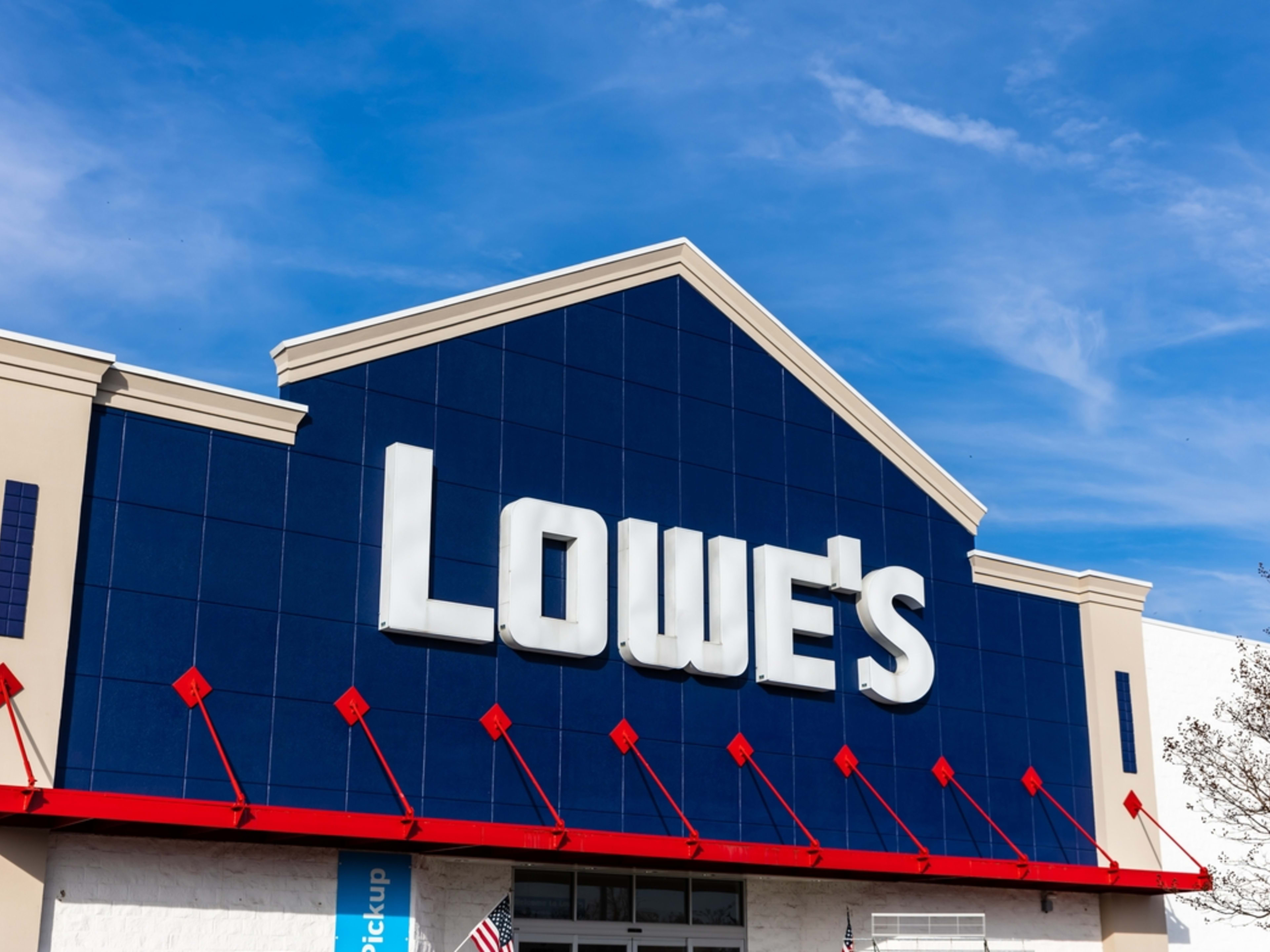 Is Lowe’s Open on Christmas Day? 2025 Holiday Hours - Dengarden