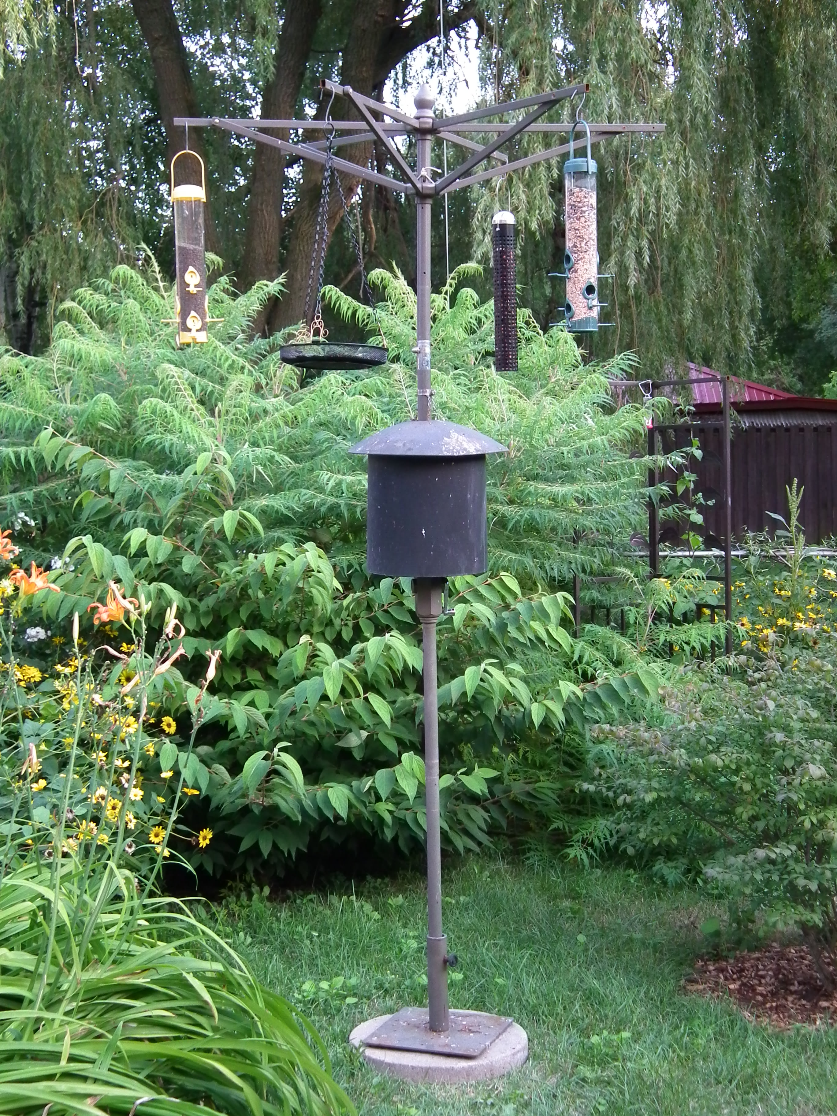 How to Build a Bird Feeder Pole - Dengarden