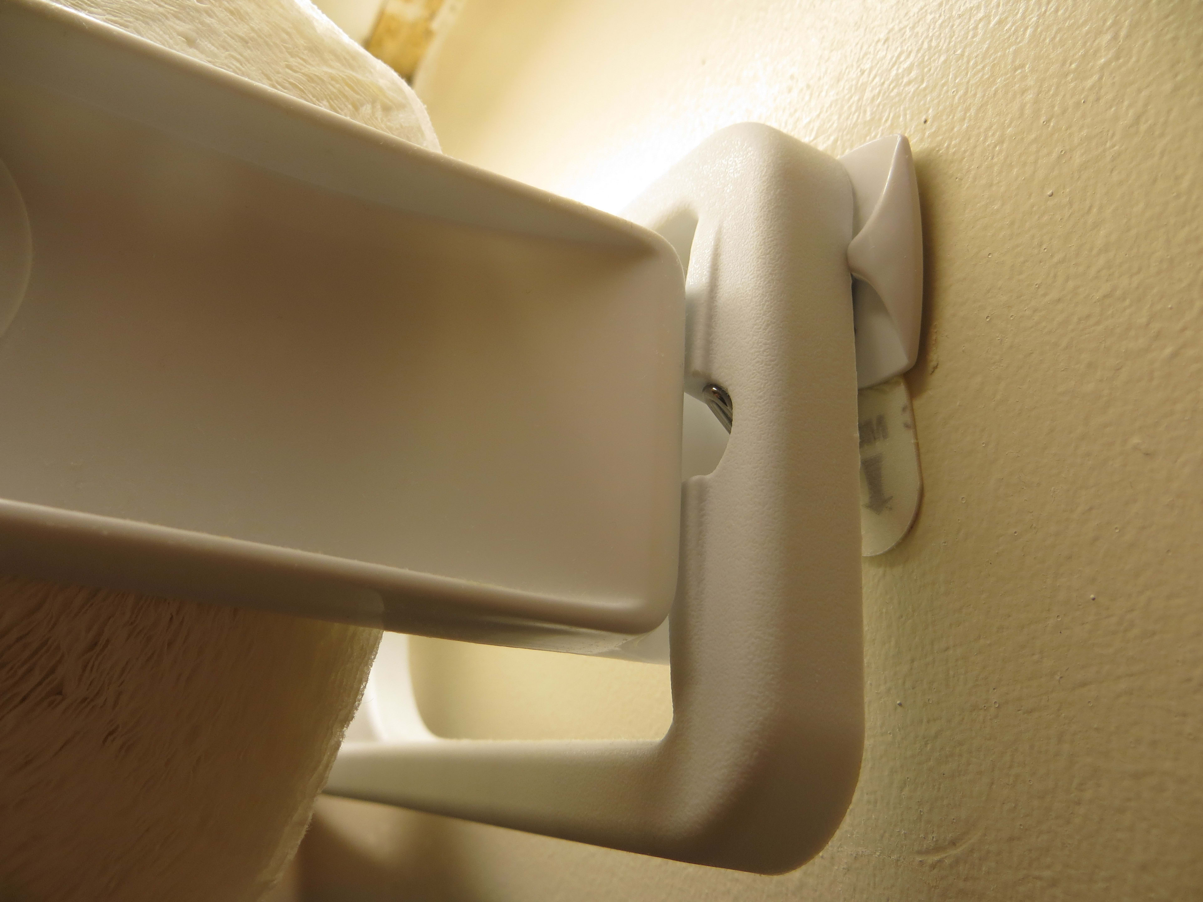 Command Hook Tips and Tricks for Hole-Free Apartment Walls - Dengarden