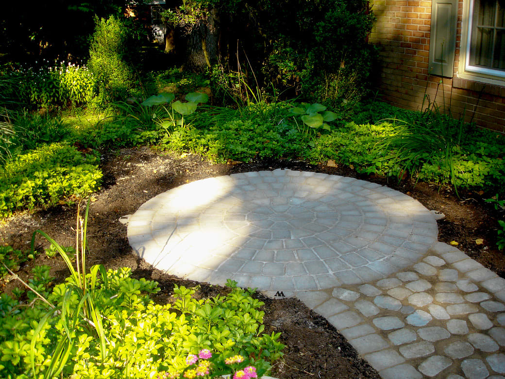 Polymeric Sand: What It Is and How to Use It - Dengarden
