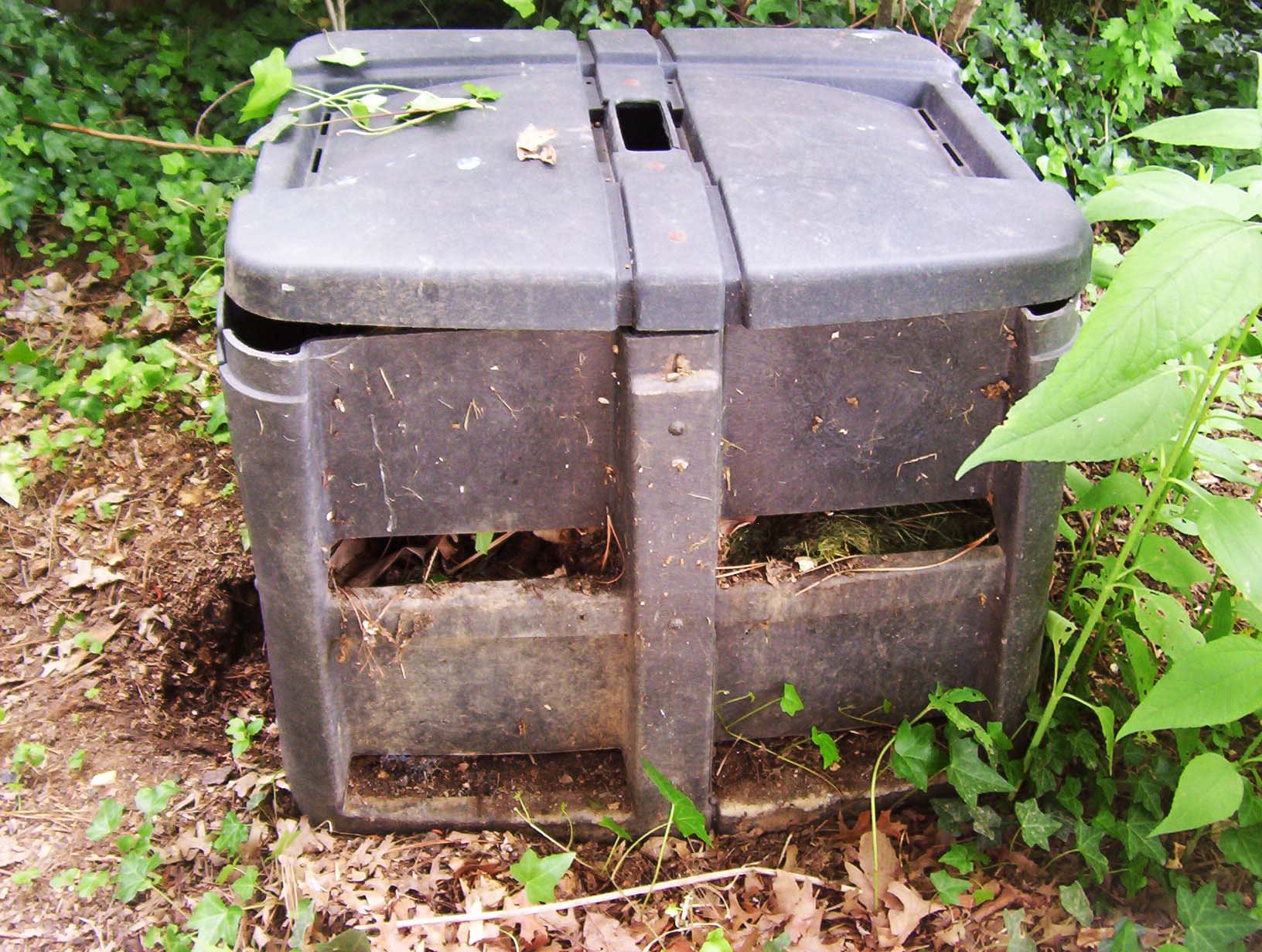 Composting in Your Small Garden - Dengarden