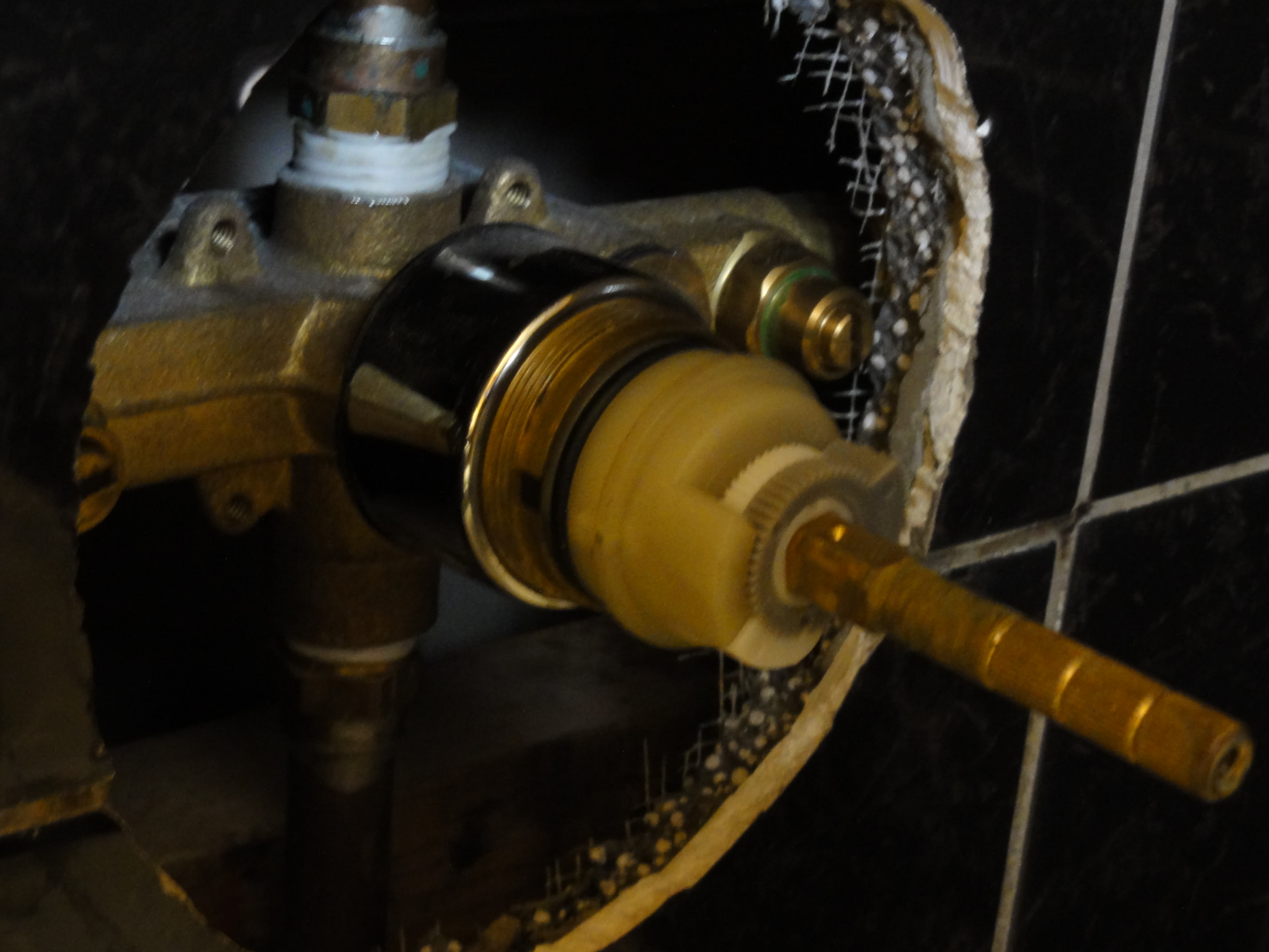 How to Fix Noisy Shower Pipes and Stop the Banging Noise - Dengarden