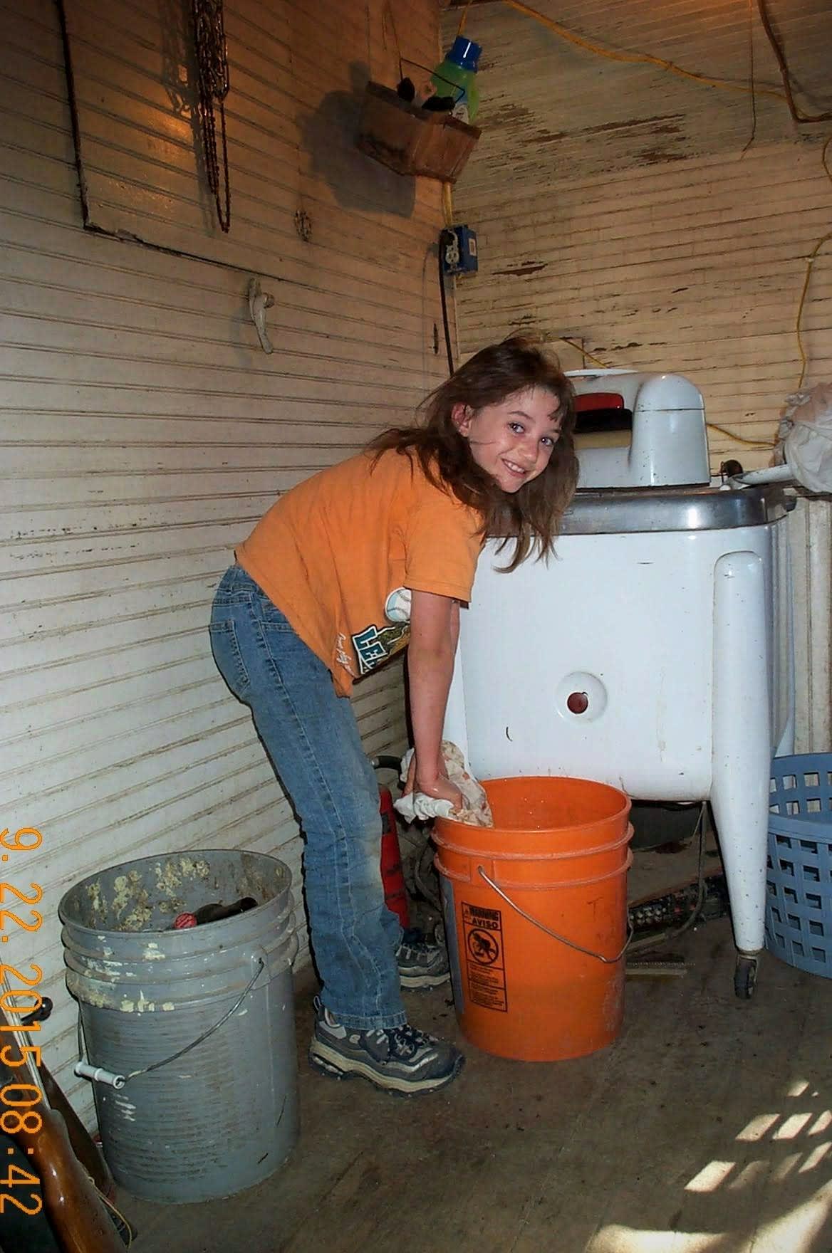 How to Use a Wringer Washing Machine - Dengarden