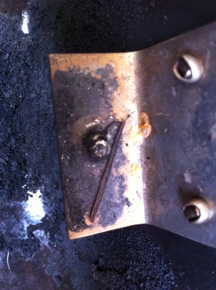 How to remove a broken, rusted, or stripped screw - Dengarden