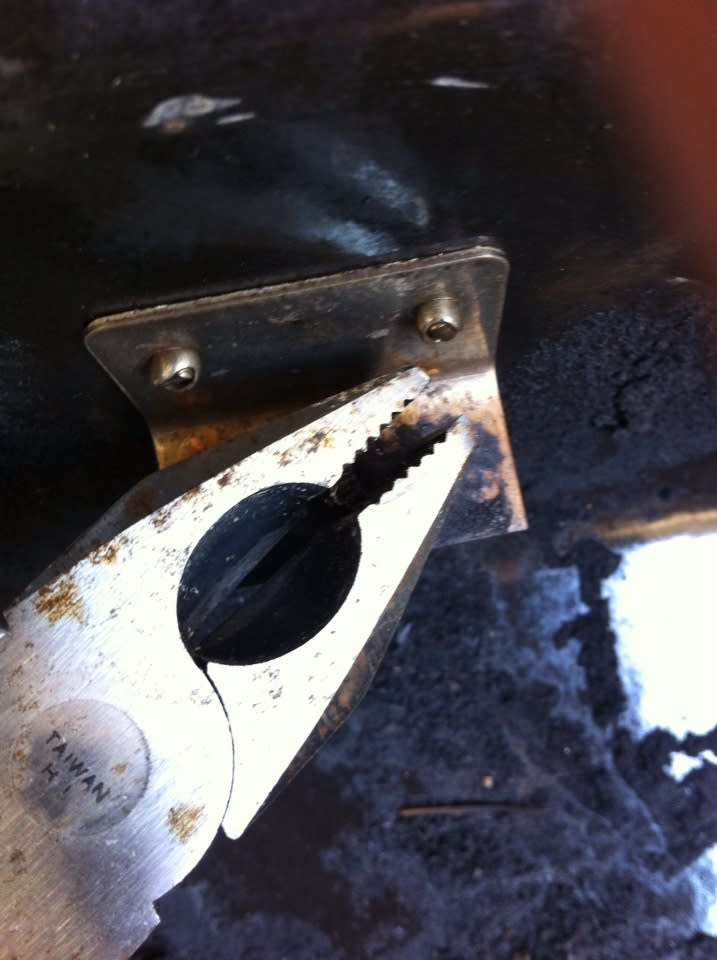 How to remove a broken, rusted, or stripped screw - Dengarden